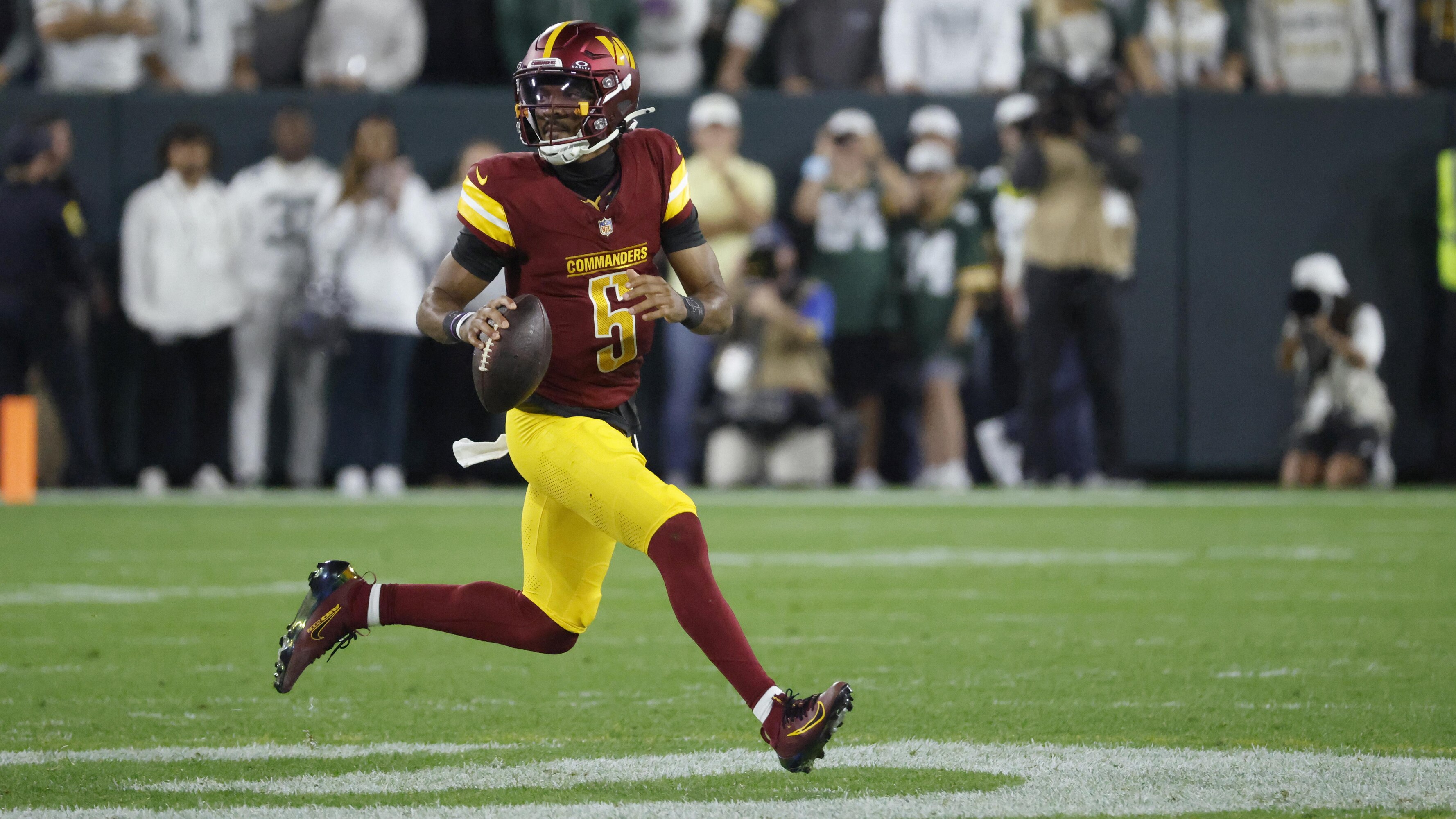 Jayden Daniels Fully Cleared from Knee Injury by Doctors Ahead of Commanders-Chargers