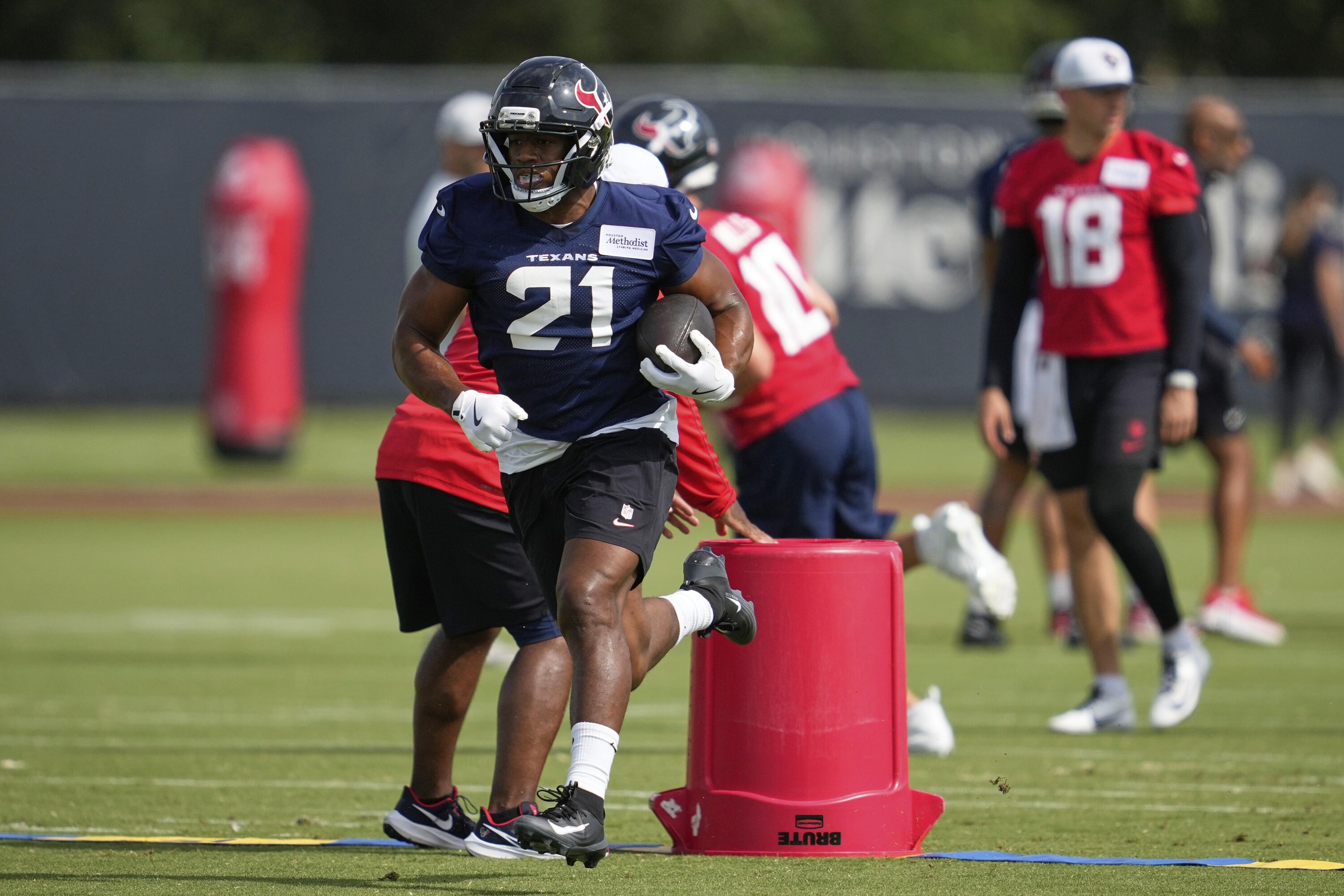 Nick Chubb Dismisses Knee, Foot Injuries After Texans Contract, 'That's ...