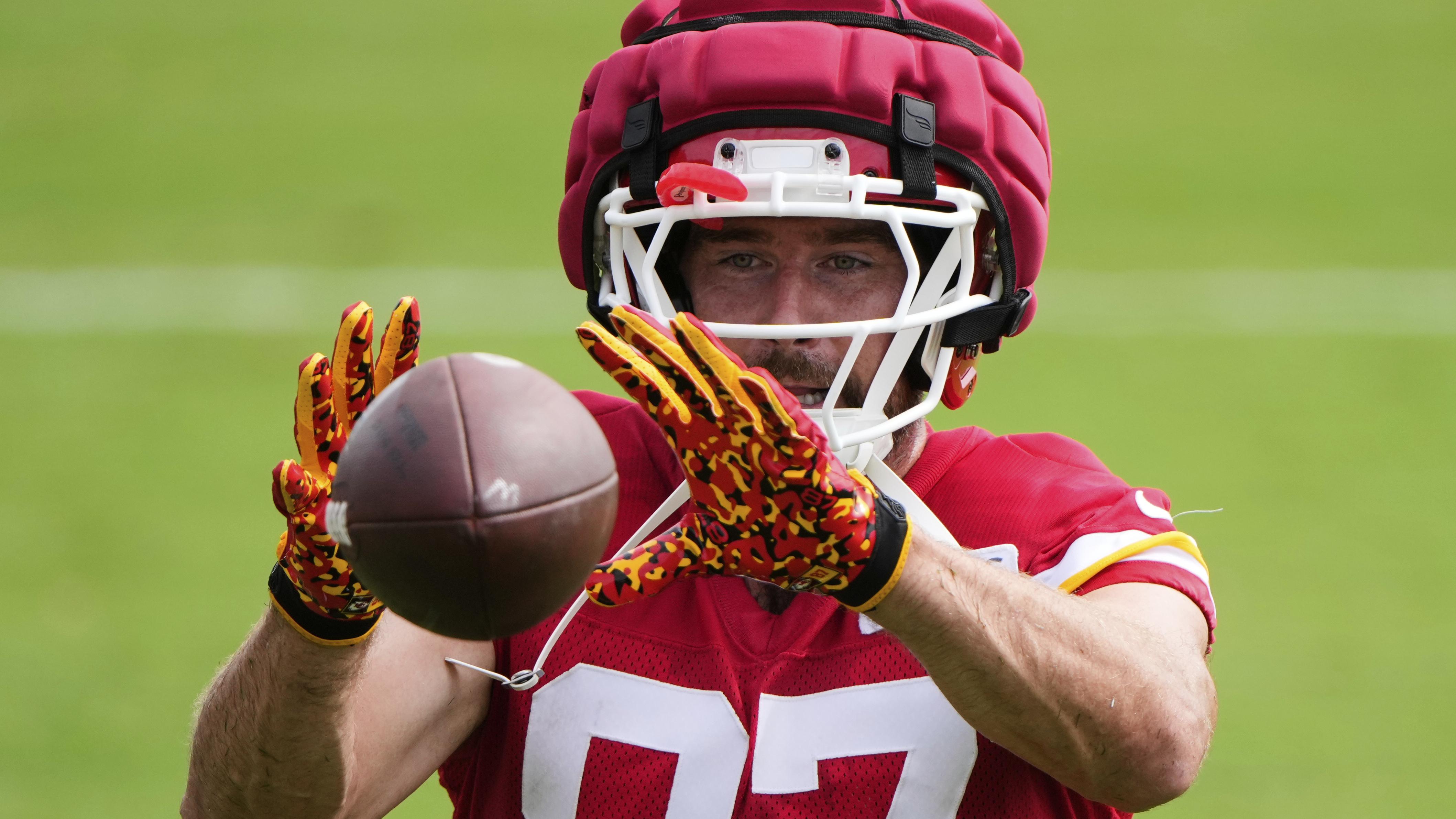 Travis Kelce 'Looks Like He's 20' as Chiefs Training Camp Opens, Andy Reid Says