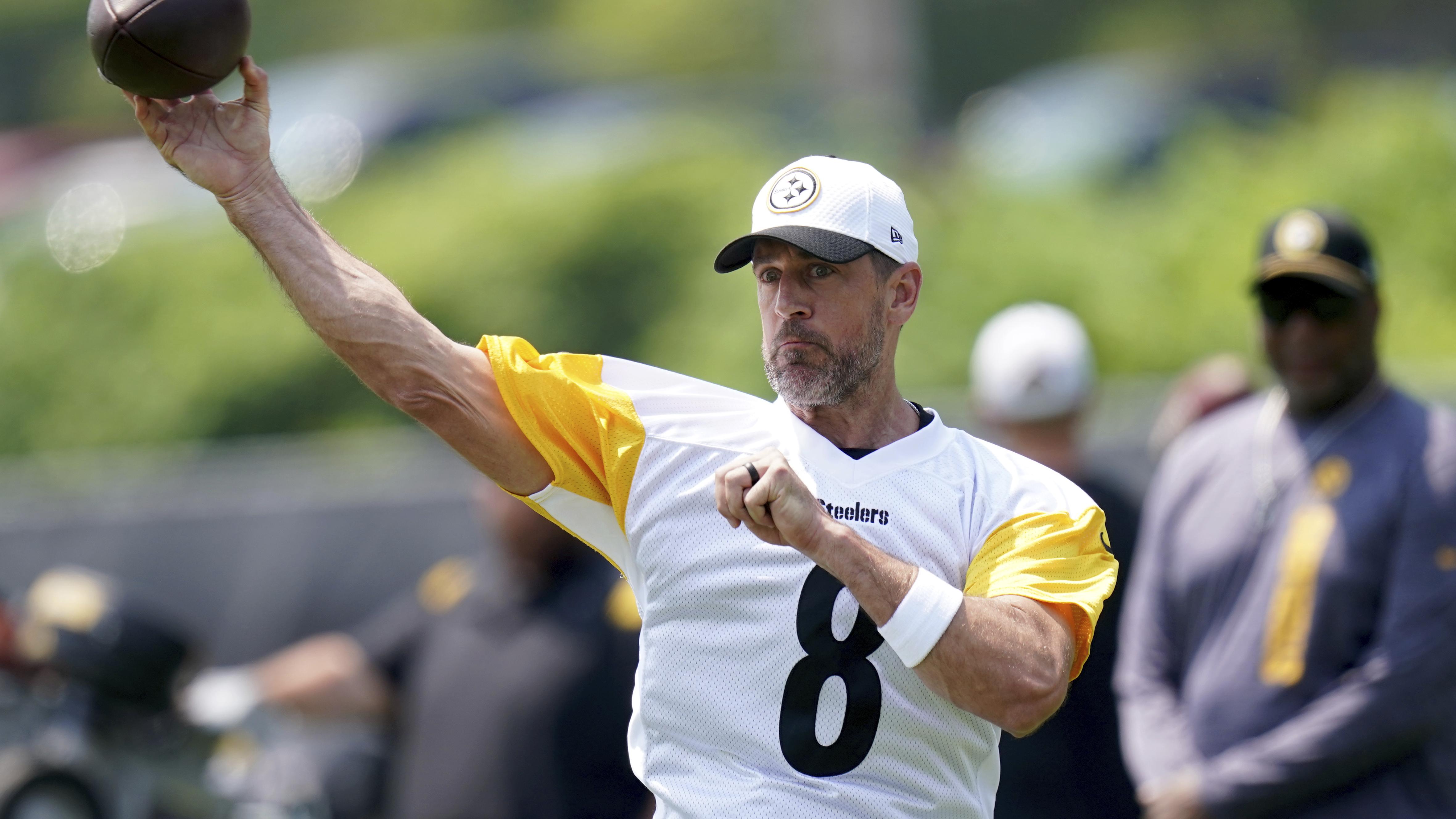 Video: Le'Veon Bell KOs Adrian Peterson in Boxing Fight Between Former ...