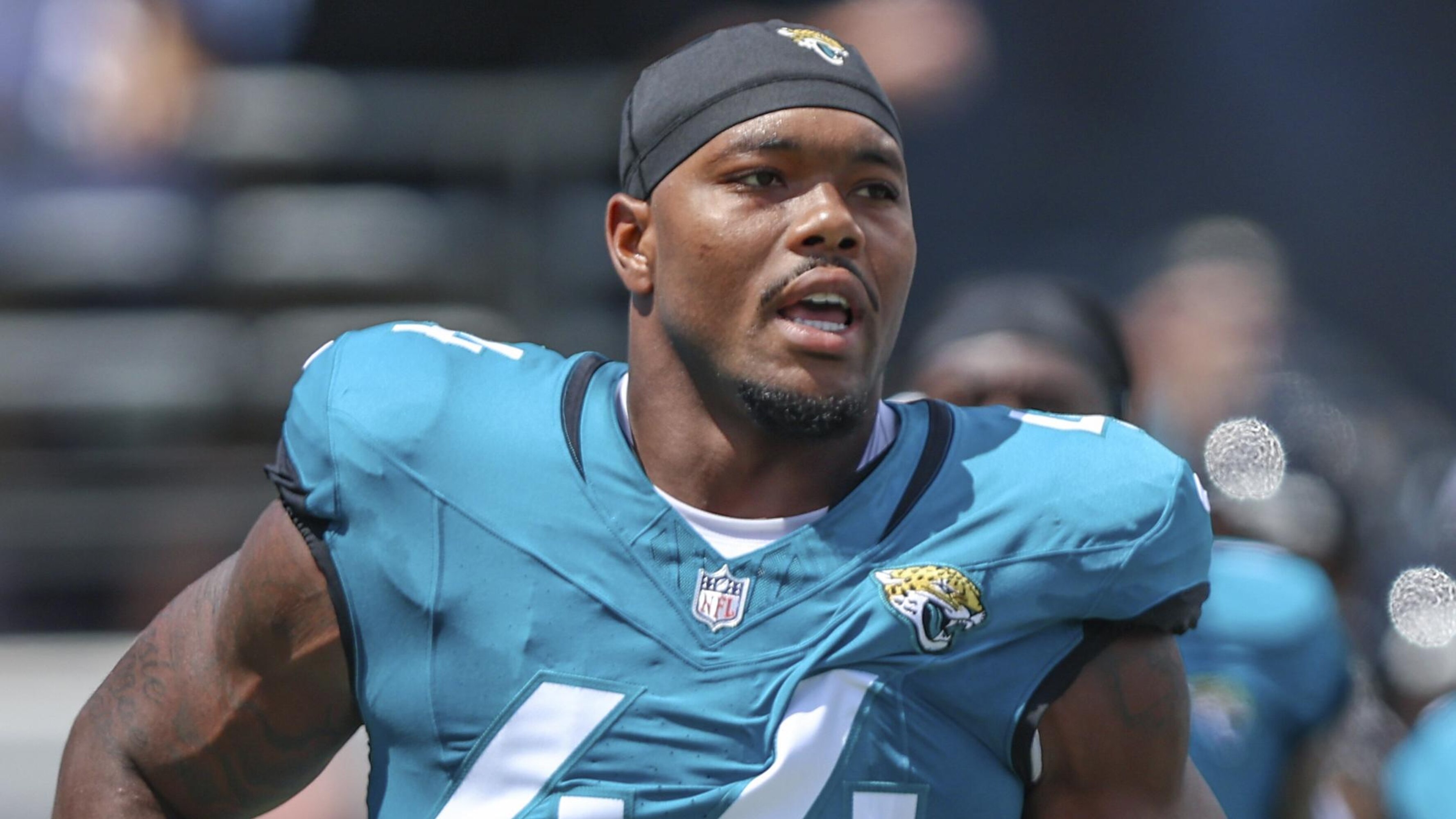 Jaguars' Travon Walker Has Surgery on Wrist Injury, Could Play vs ...