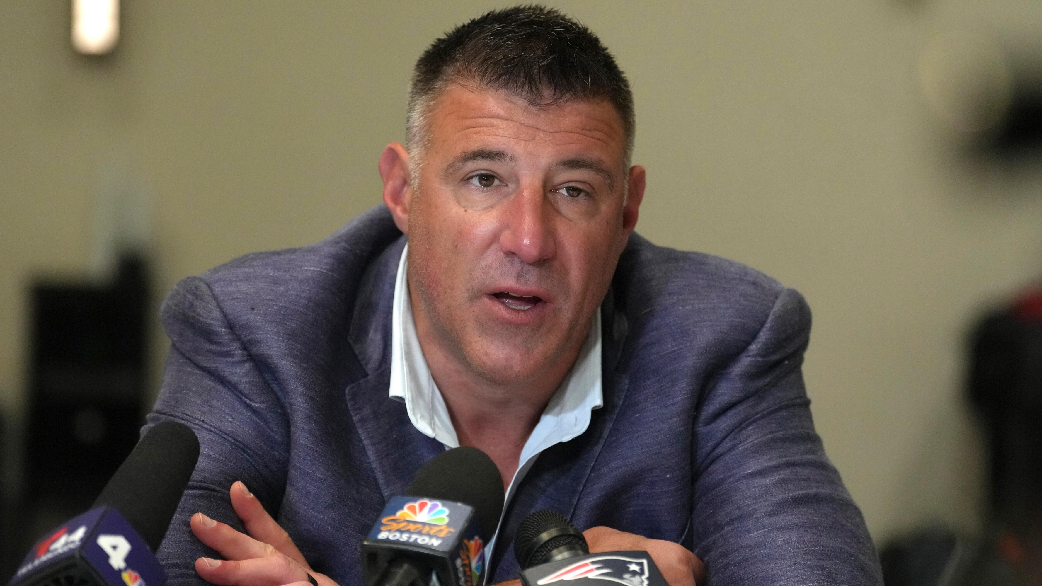 Mike Vrabel's Current Role in NFL Draft Meetings Revealed by Patriots Exec