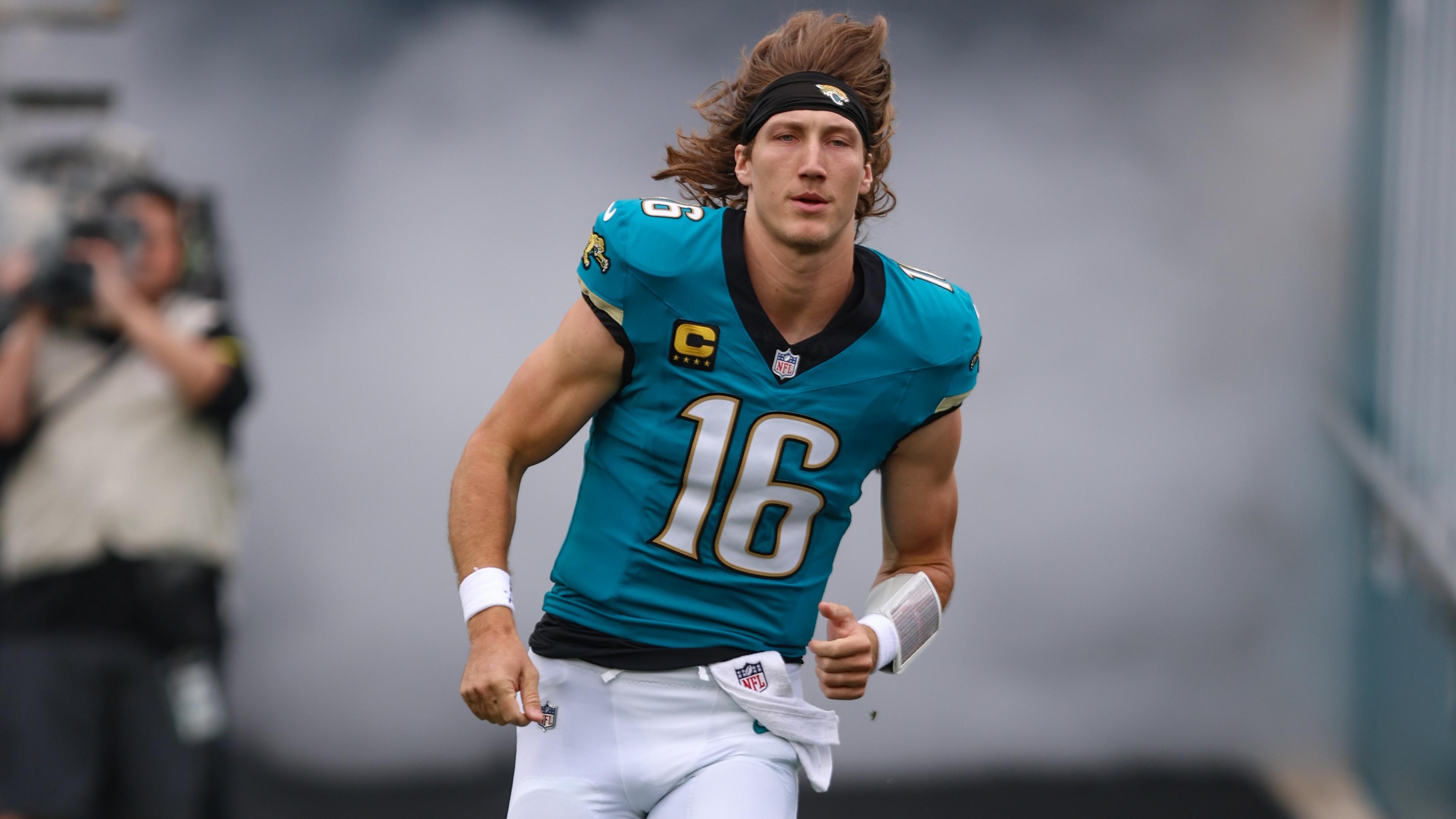 Did Trevor Lawrence Get A Haircut Nfl Fans Sound Off On Jaguars Viral