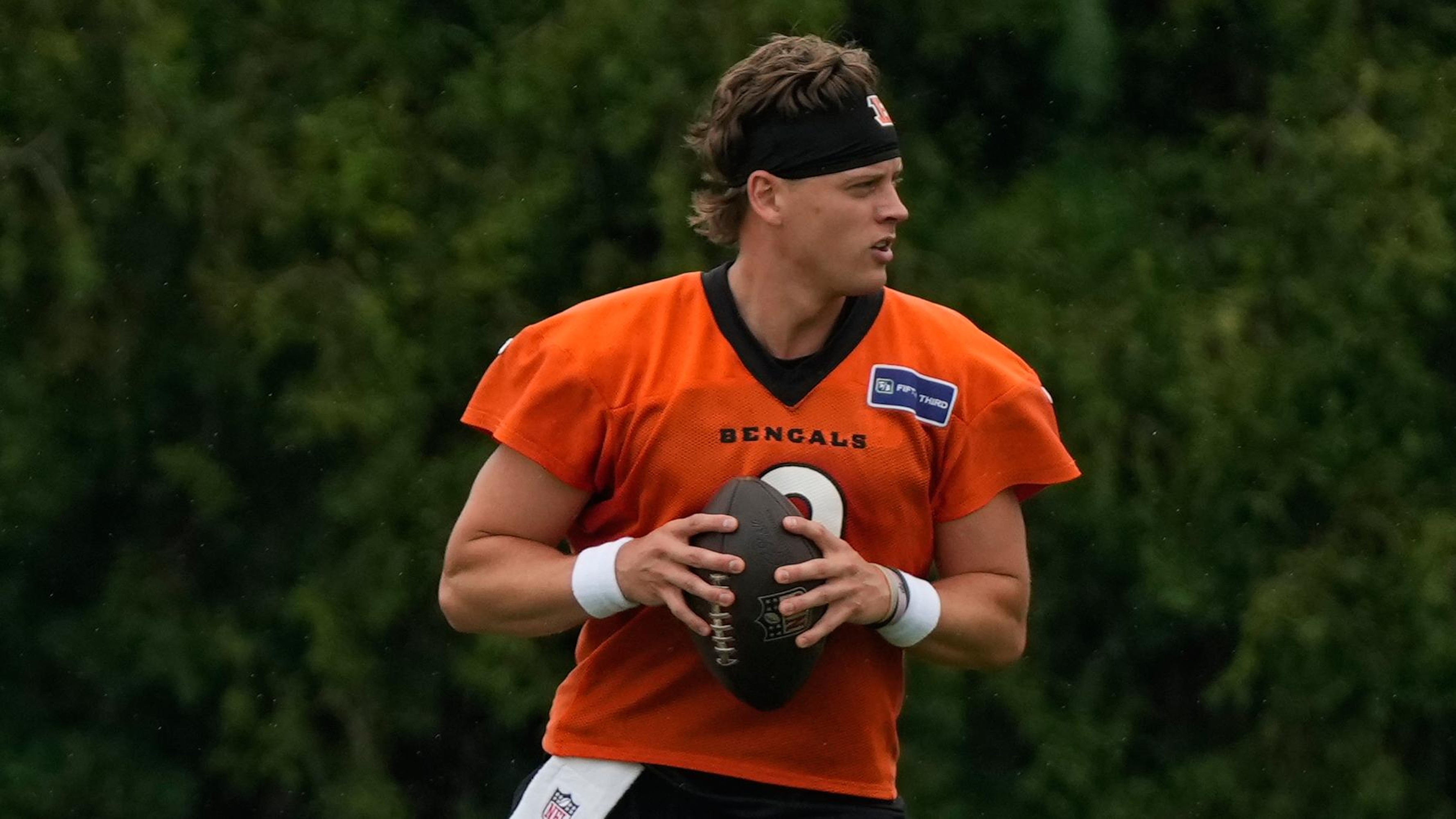 Joe Burrow Reportedly Restructures Bengals Contract, Updated Salary Cap ...
