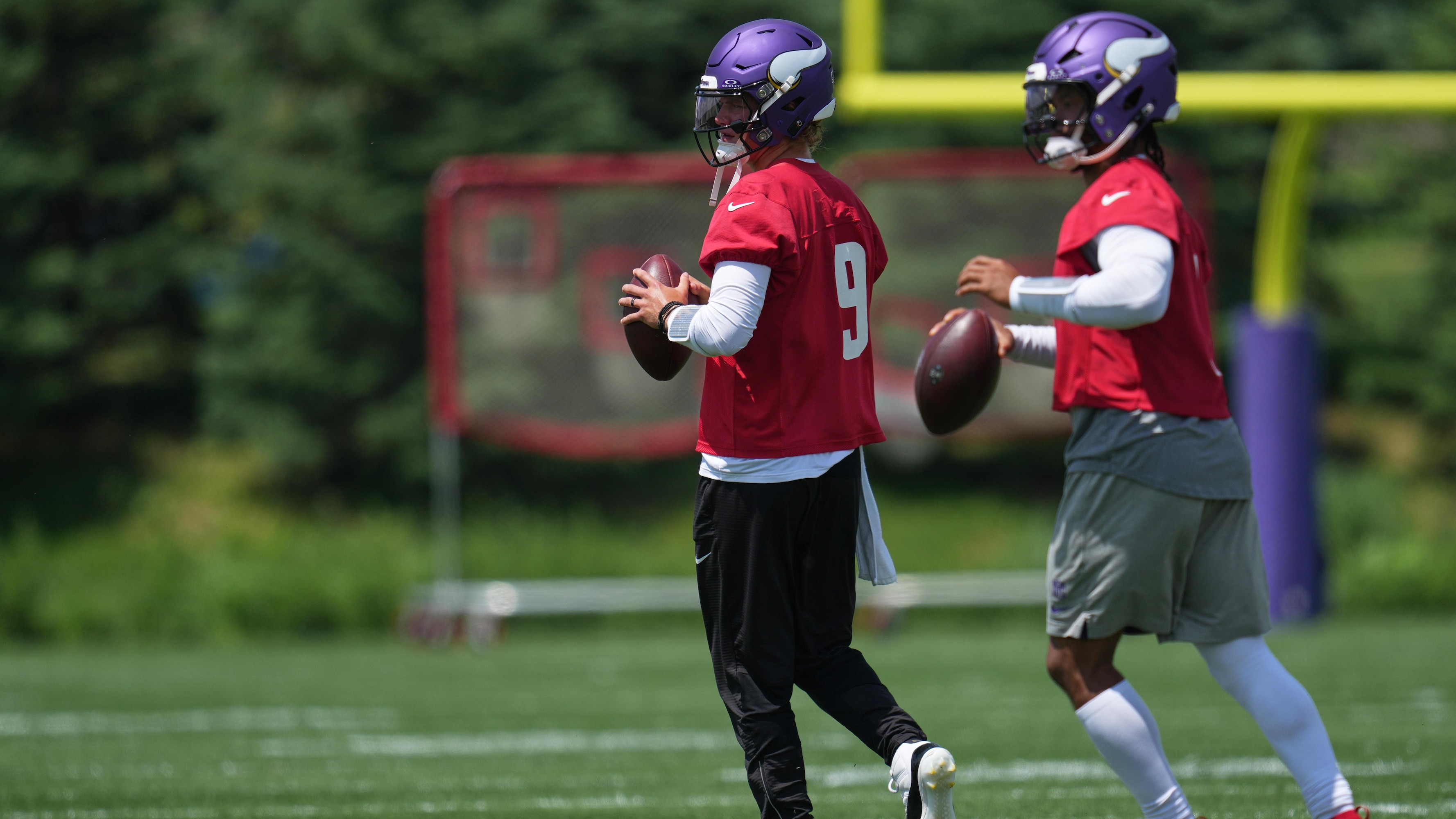 Vikings HC Updates Kyler Murray-J.J. McCarthy Battle After a Day 1 QB ...