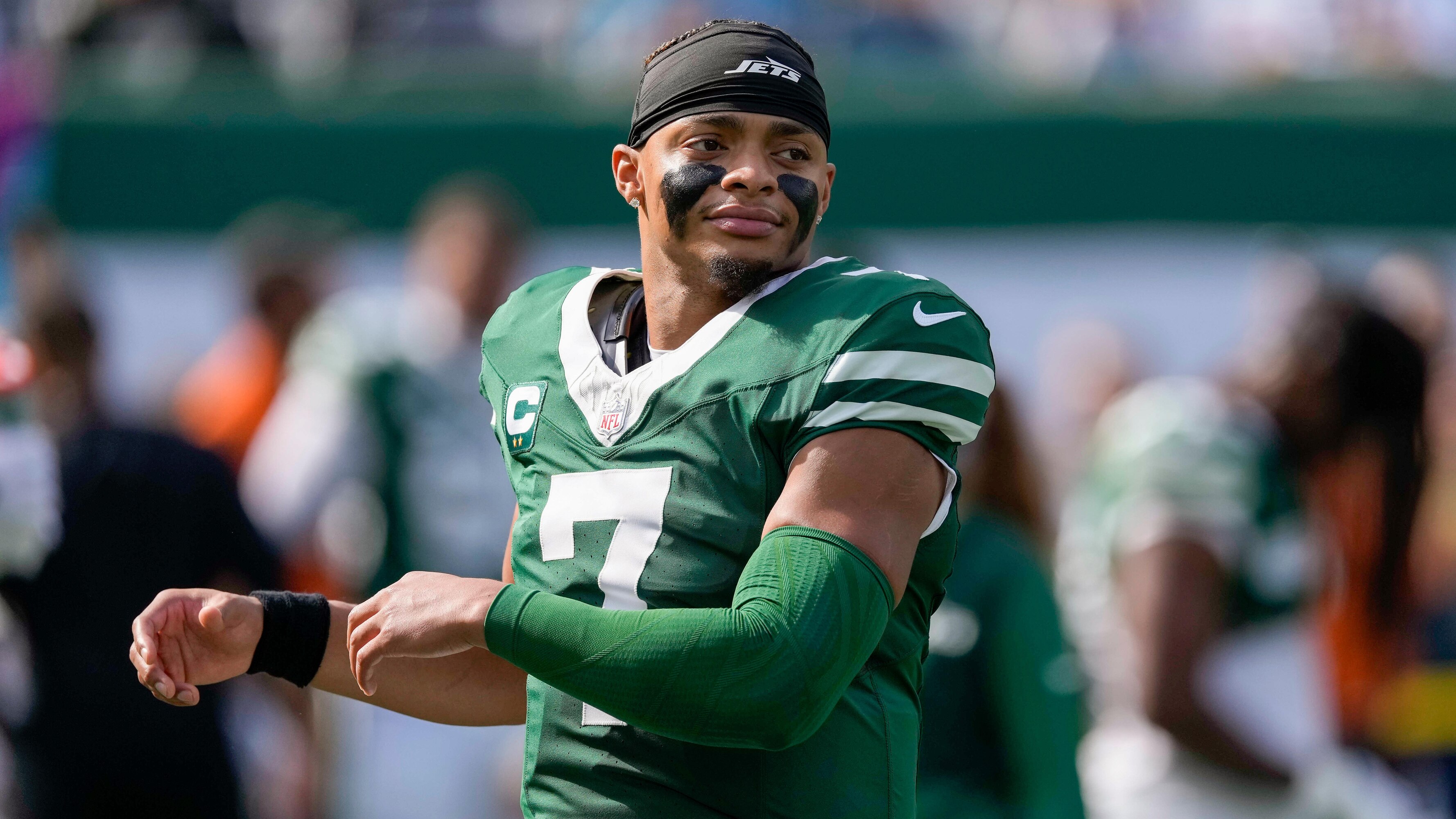 Jets' Glenn Reacts to Woody Johnson's Justin Fields Comments, Declines to Name QB1