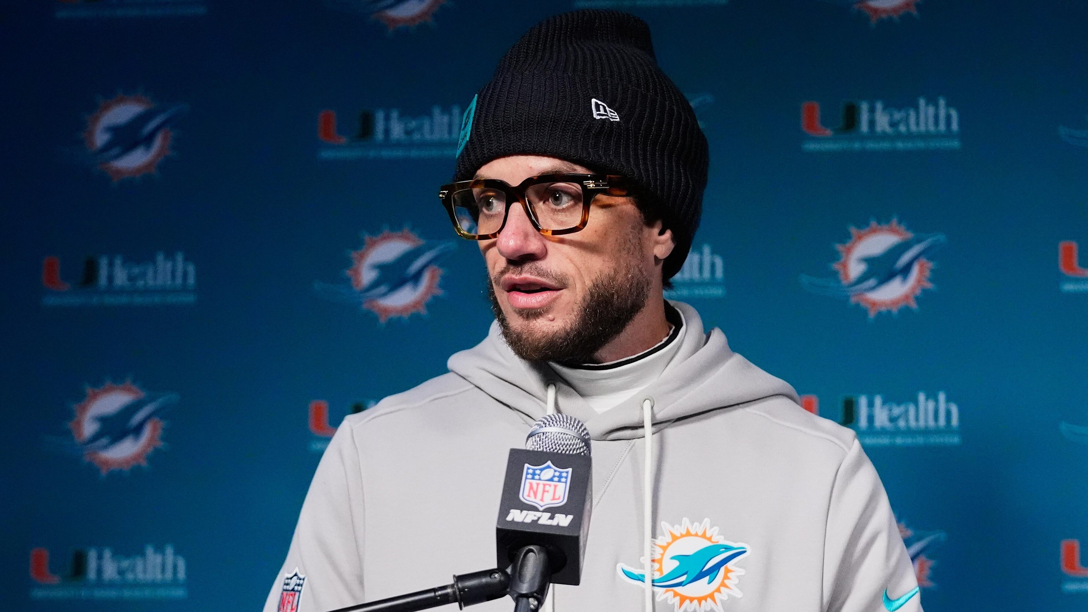 Mike McDaniel, Chargers Agree to OC Contract on Jim Harbaugh's Staff ...