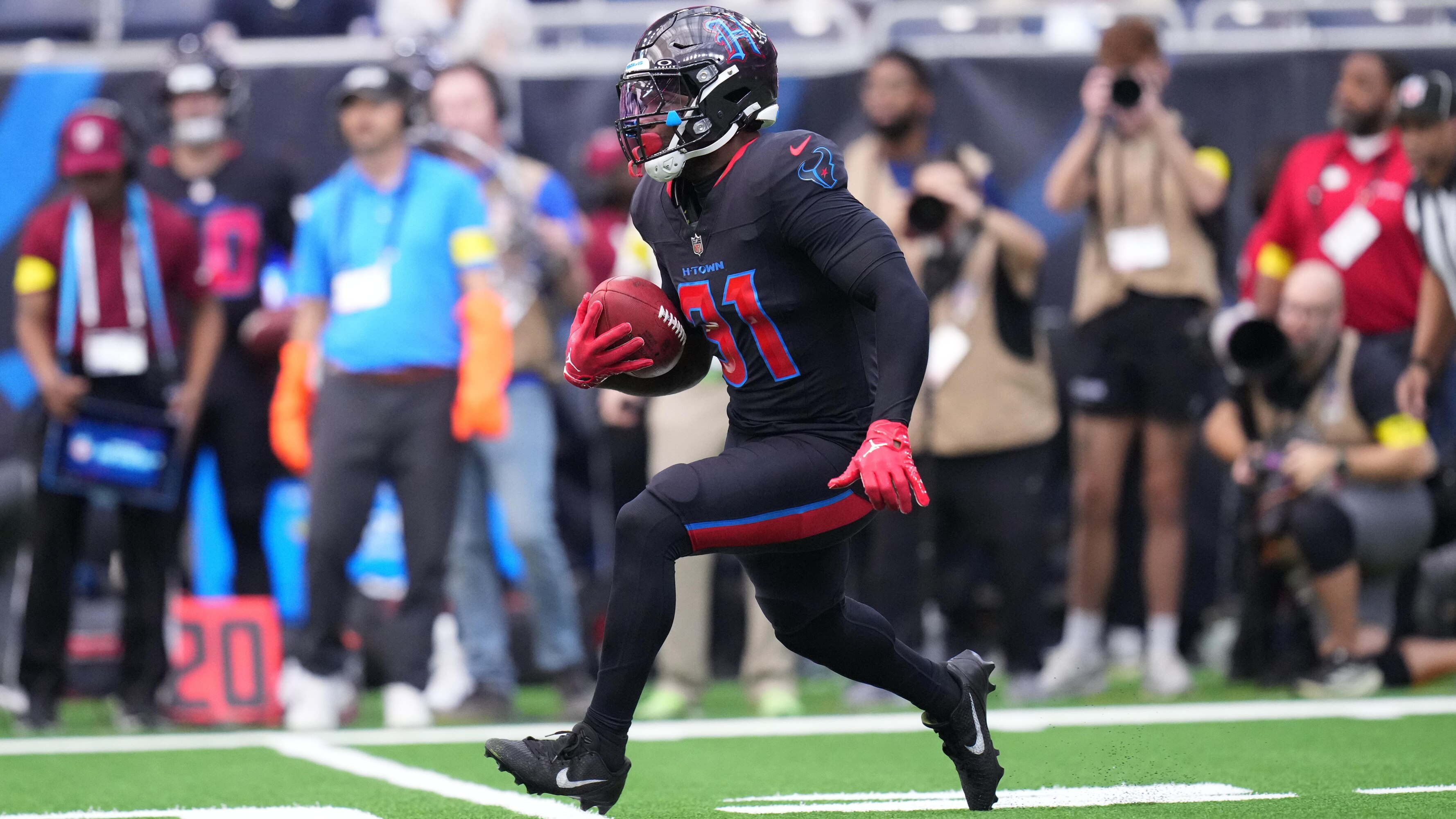 Dameon Pierce Waived by Texans, Top NFL Landing Spots for RB