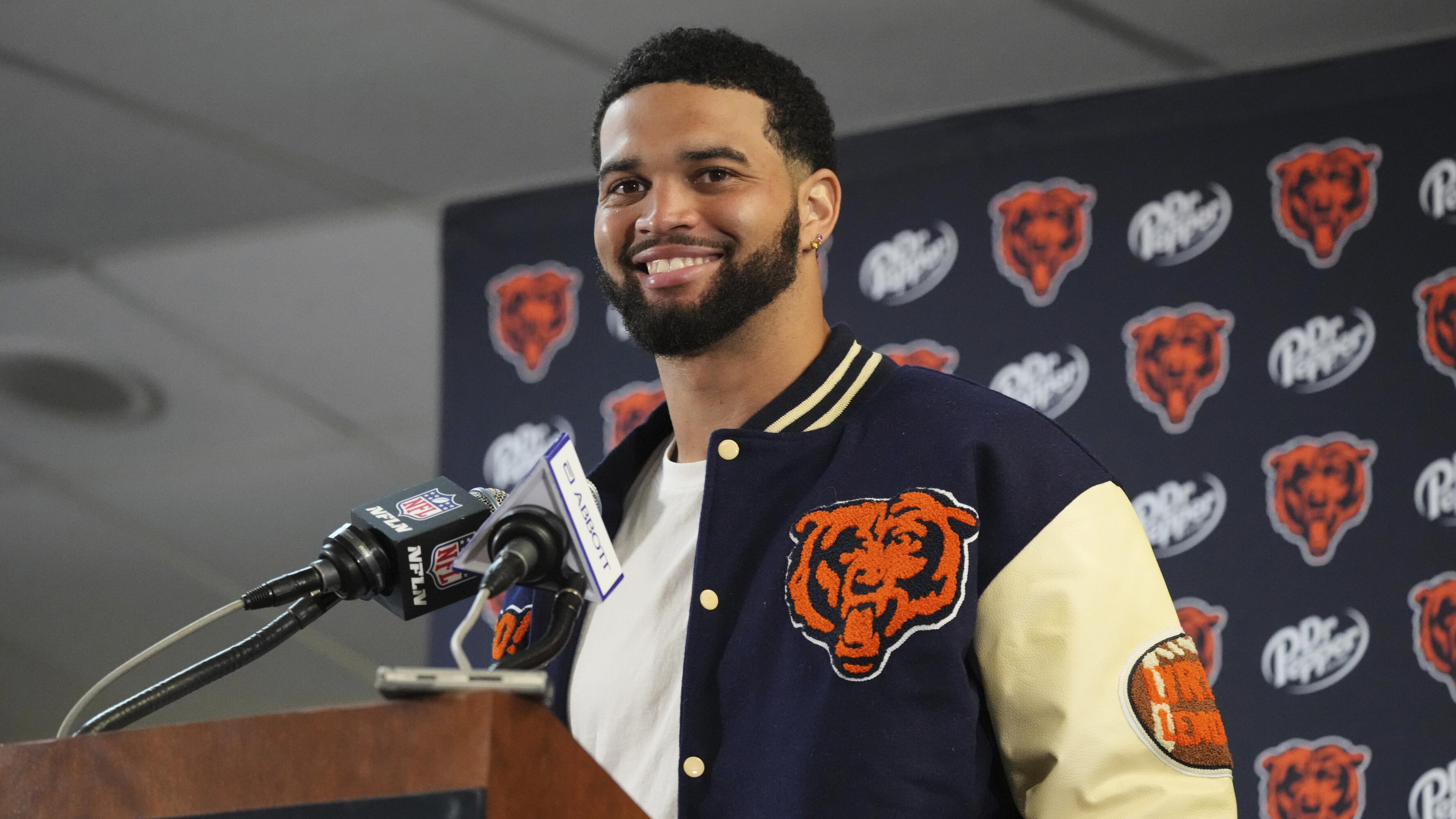 Caleb Williams Earns Free Hot Dogs for Fans with His 4 TD in Bears' Win ...