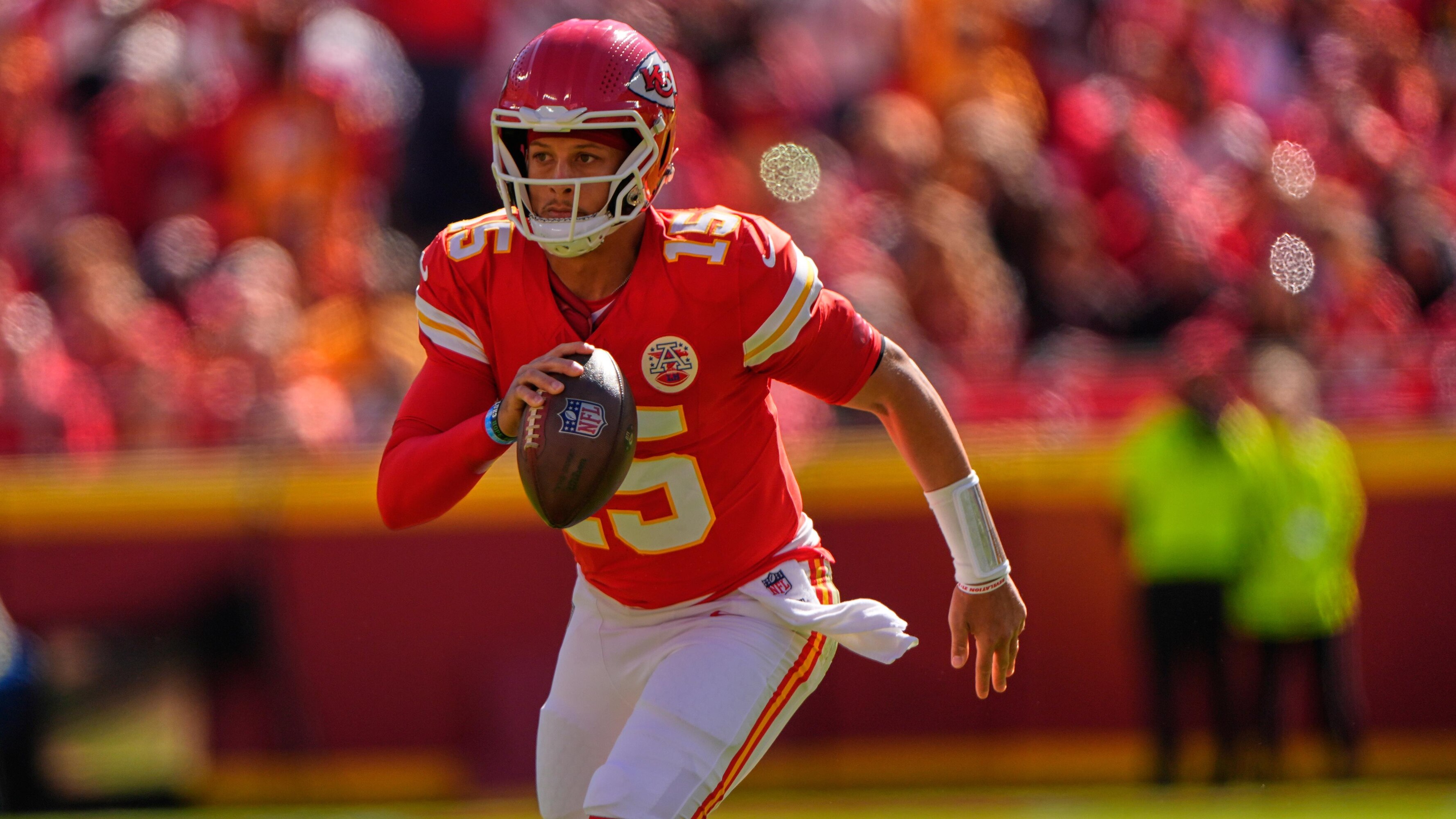 Patrick Mahomes Jokes State Farm Commercials Helped on Chiefs' Viral ...