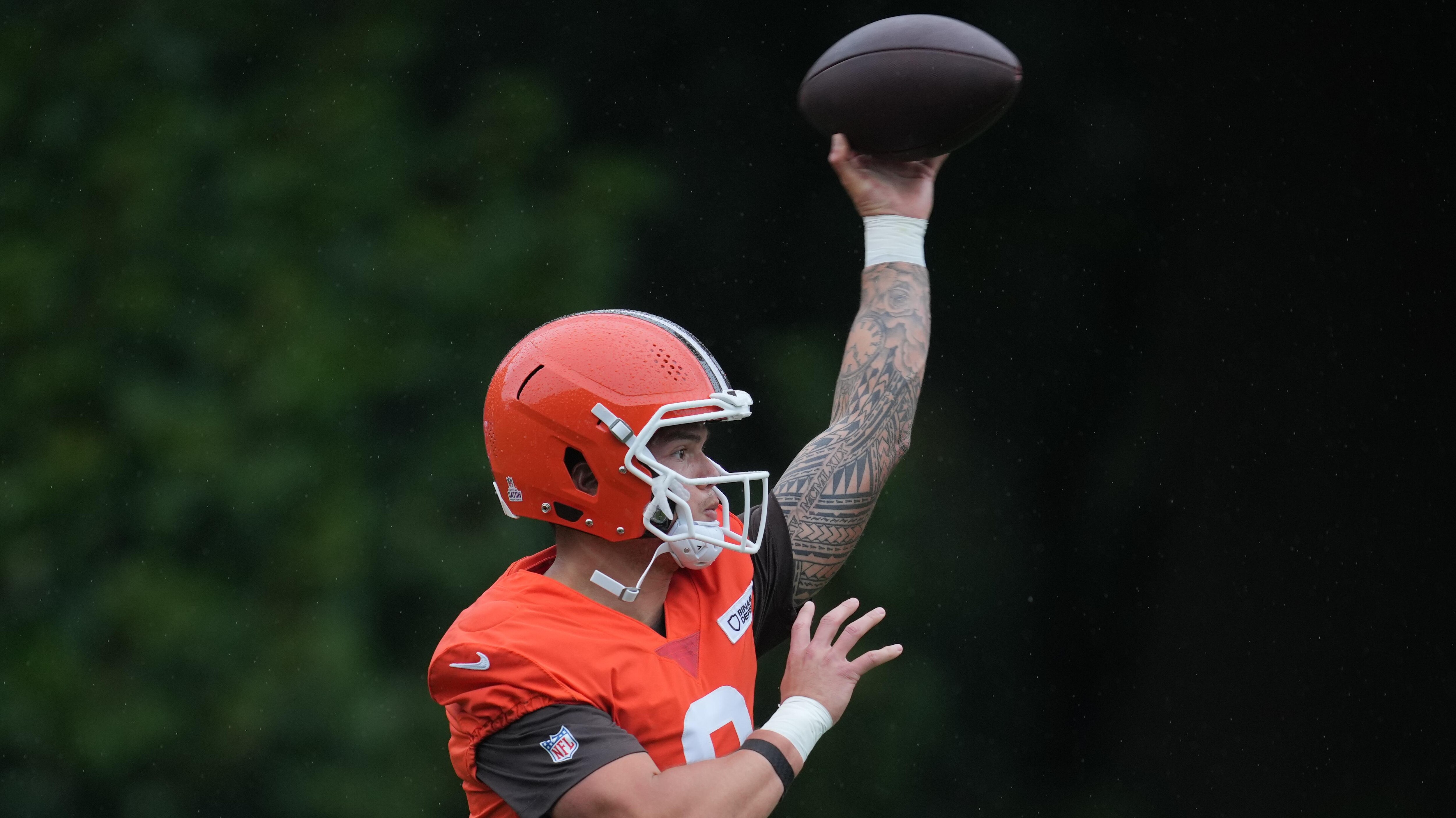 Dillon Gabriel Responds to Shedeur Sanders Miming Answers to Media in ...