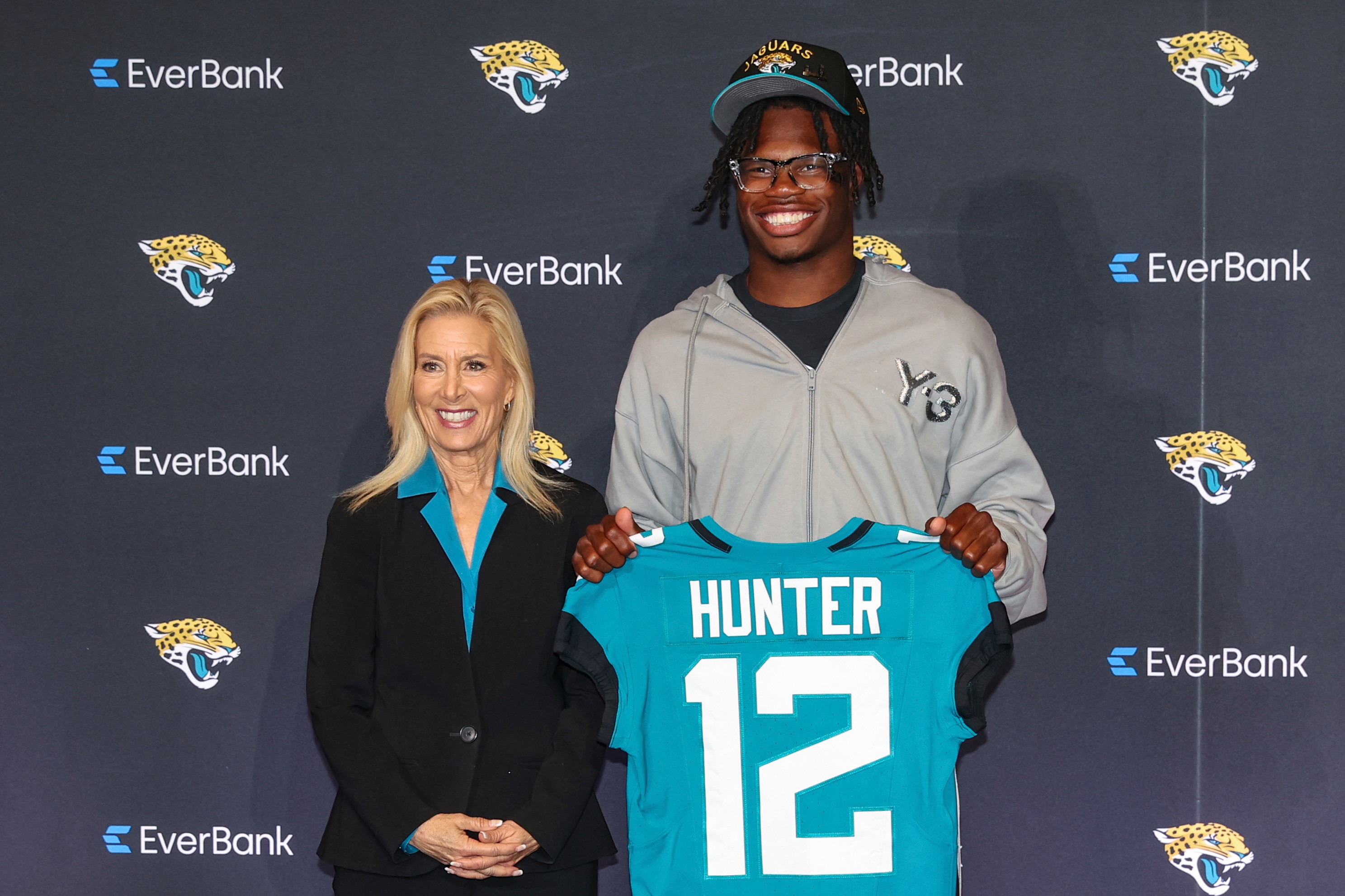 Travis Hunter to Wear No. 12 Jaguars Jersey for Rookie NFL Season After 2025 Draft
