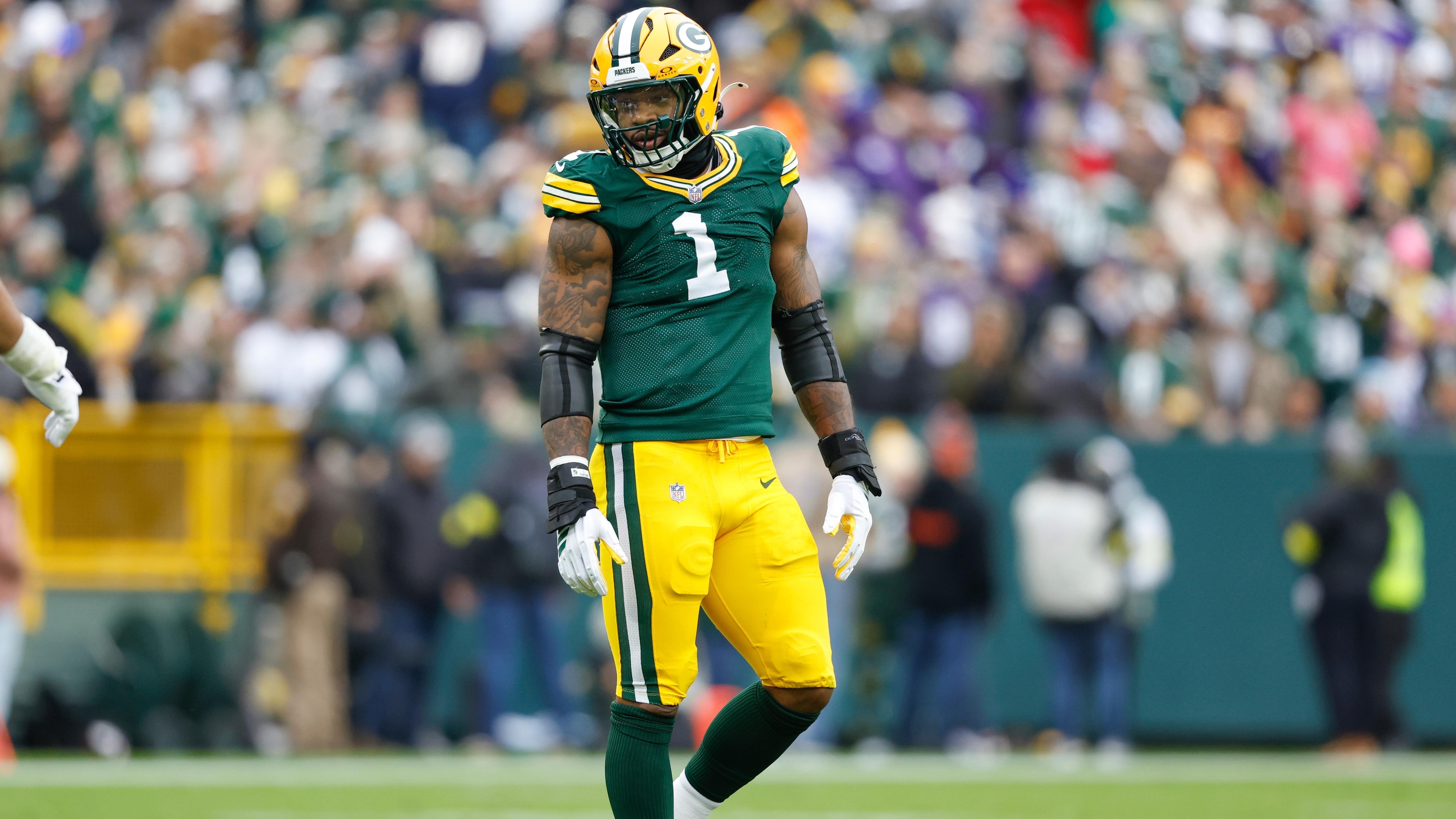 Packers' Micah Parsons Reveals Text from Myles Garrett on Video, Talks NFL Sack Race