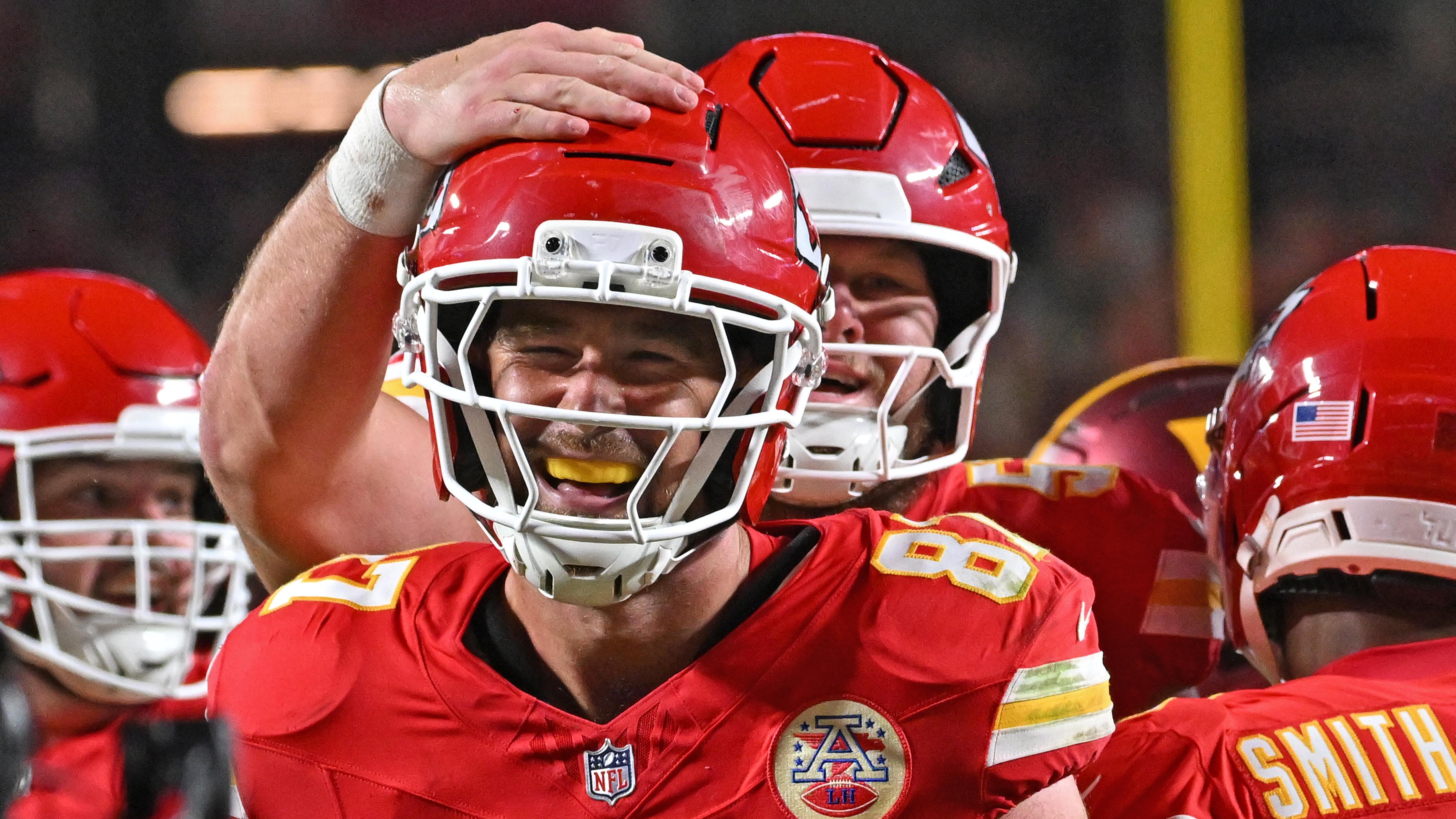 Patrick Mahomes Hails Travis Kelce As 'True Chiefs' Chief' After Tying ...