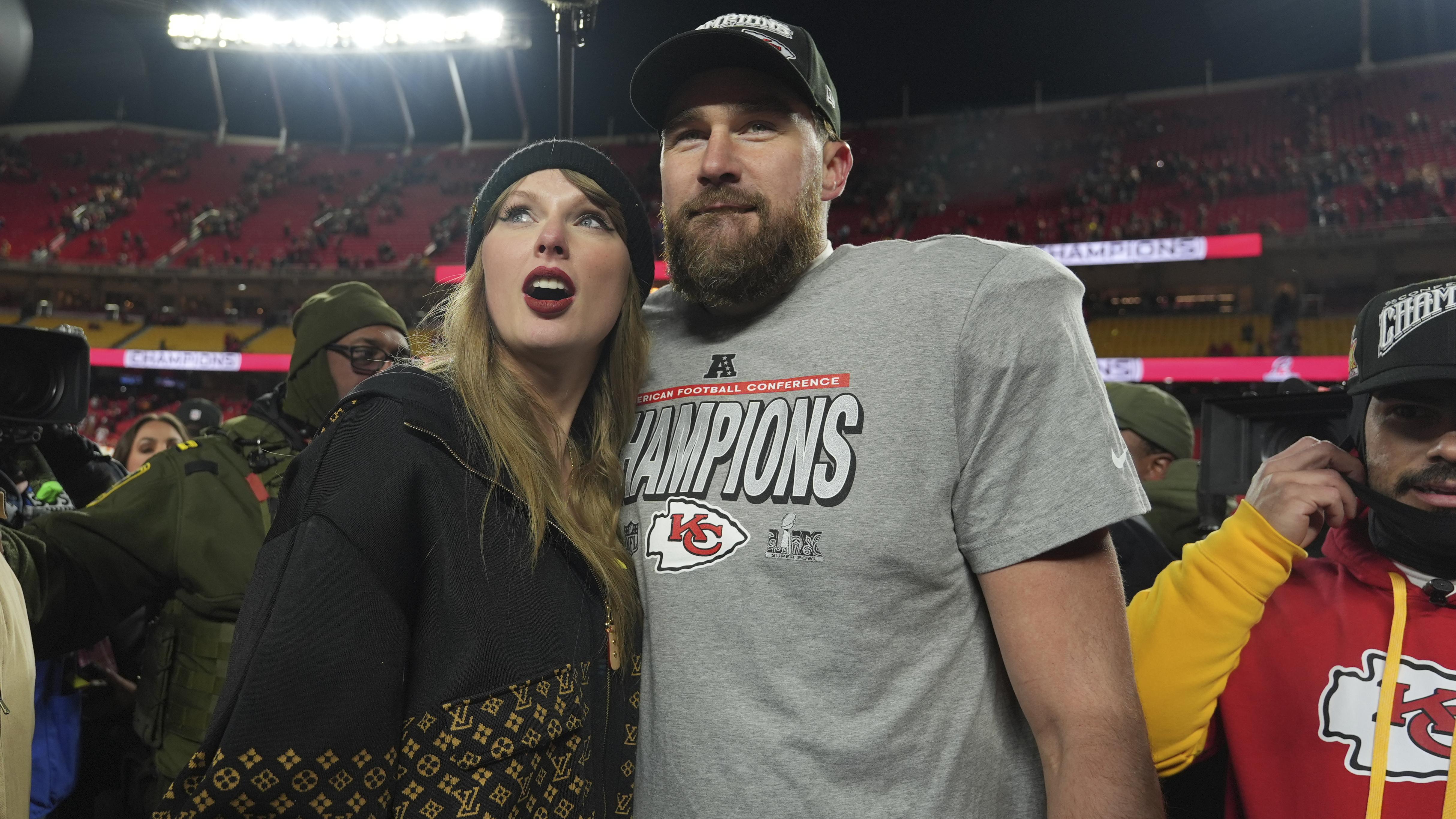Travis Kelce Says Taylor Swift Got Him 'Best' Xmas Gift, Reveals What ...