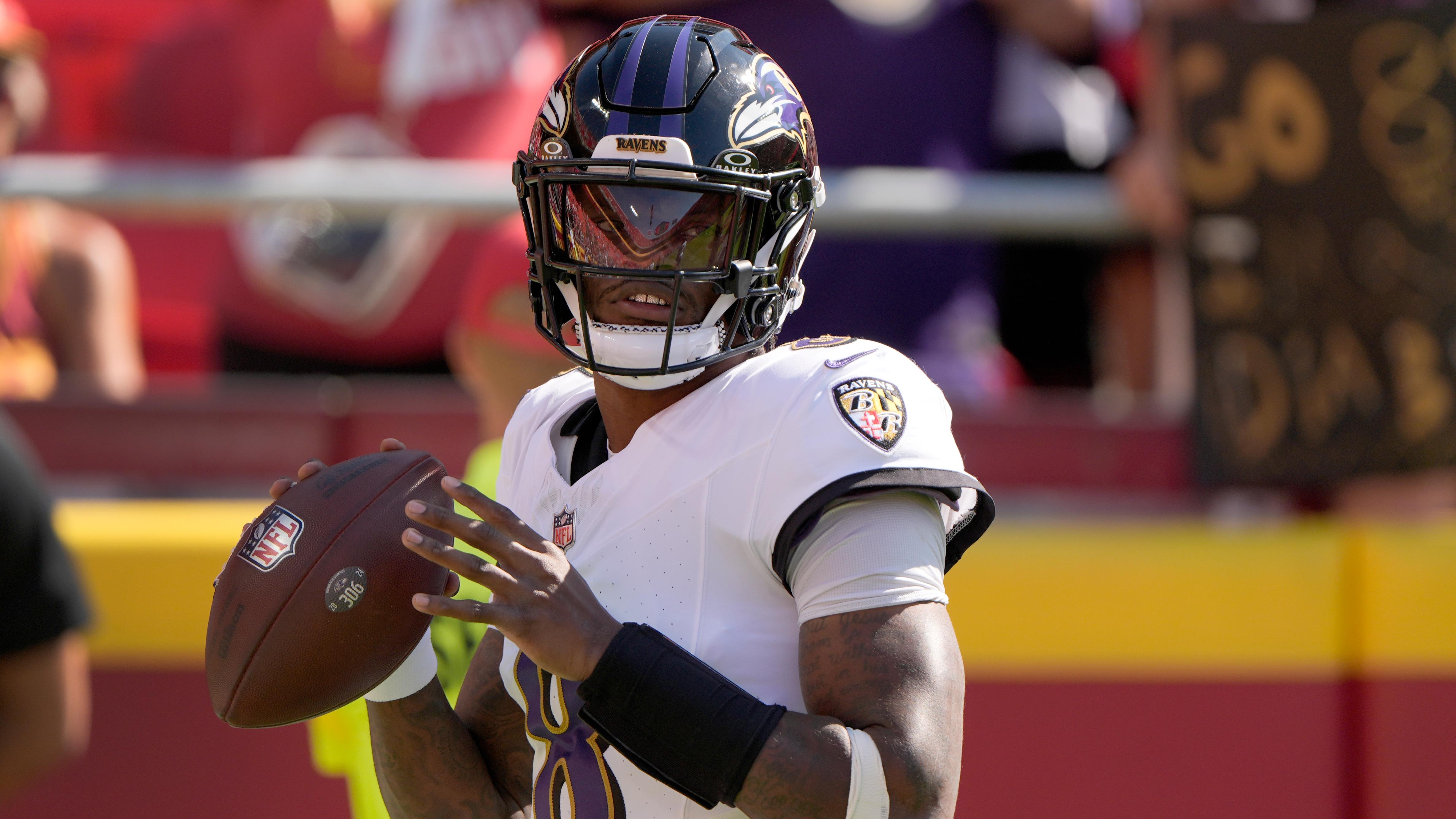 Lamar Jackson Reportedly Has 'Outside Shot' to Play for Ravens vs. Rams amid Injury