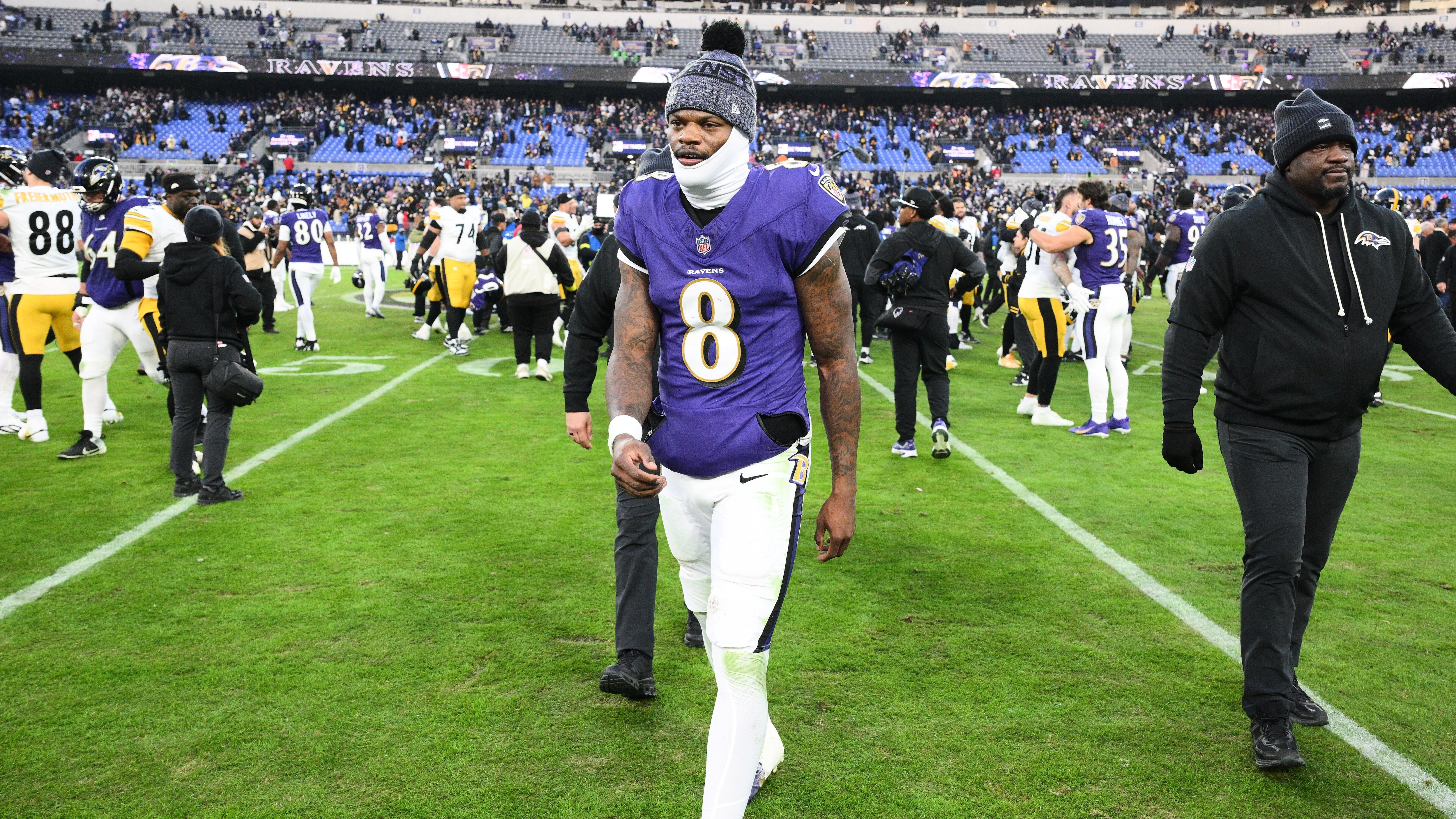 NFL Exec Says Lamar Jackson 'Doesn't Look the Same' Amid Ravens' Struggles