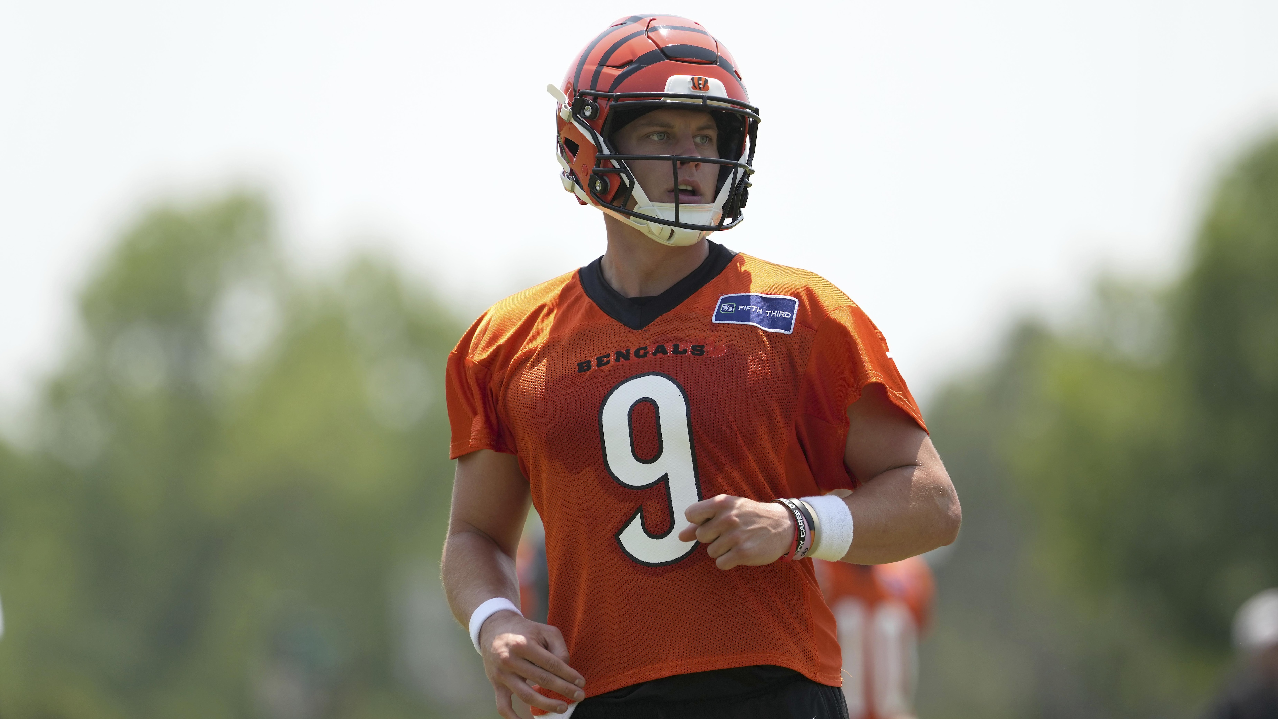 Joe Burrow Talks 'Disappointing' Bengals Contract Disputes with ...