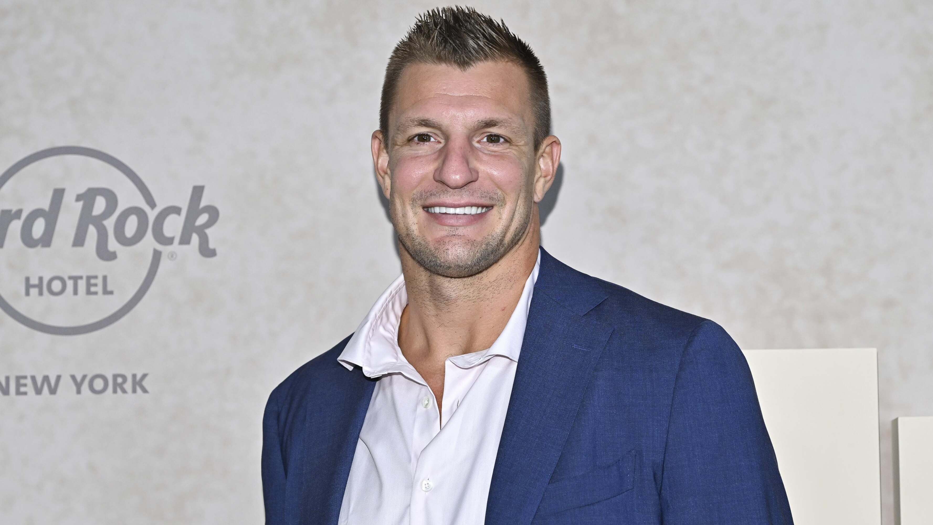 Rob Gronkowski Will Sign 1-Day Patriots Contract, Retire After Historic ...