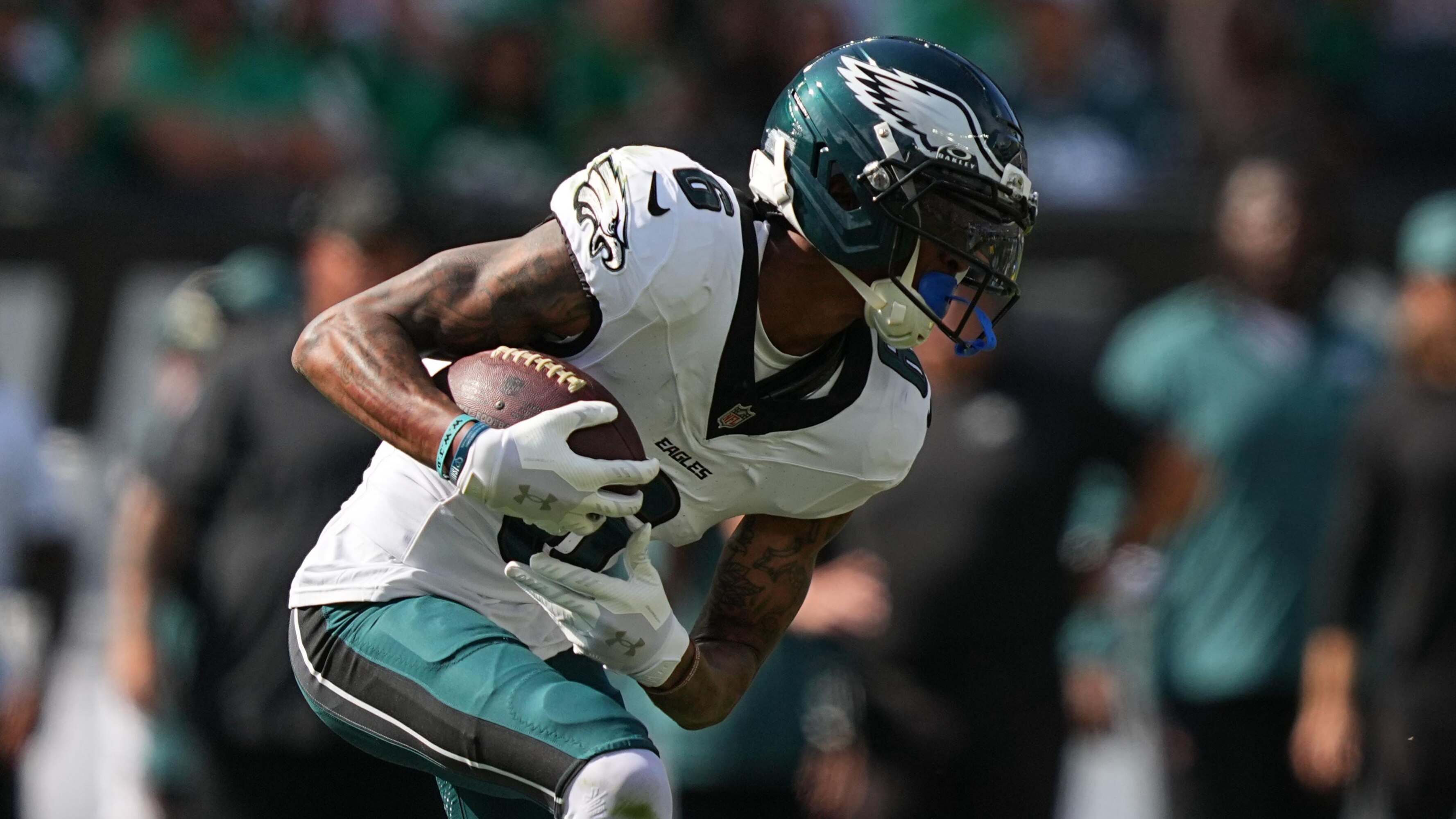 Eagles' DeVonta Smith Reportedly Has 'Frustrations' with Offense, Has 'Stayed Quiet'