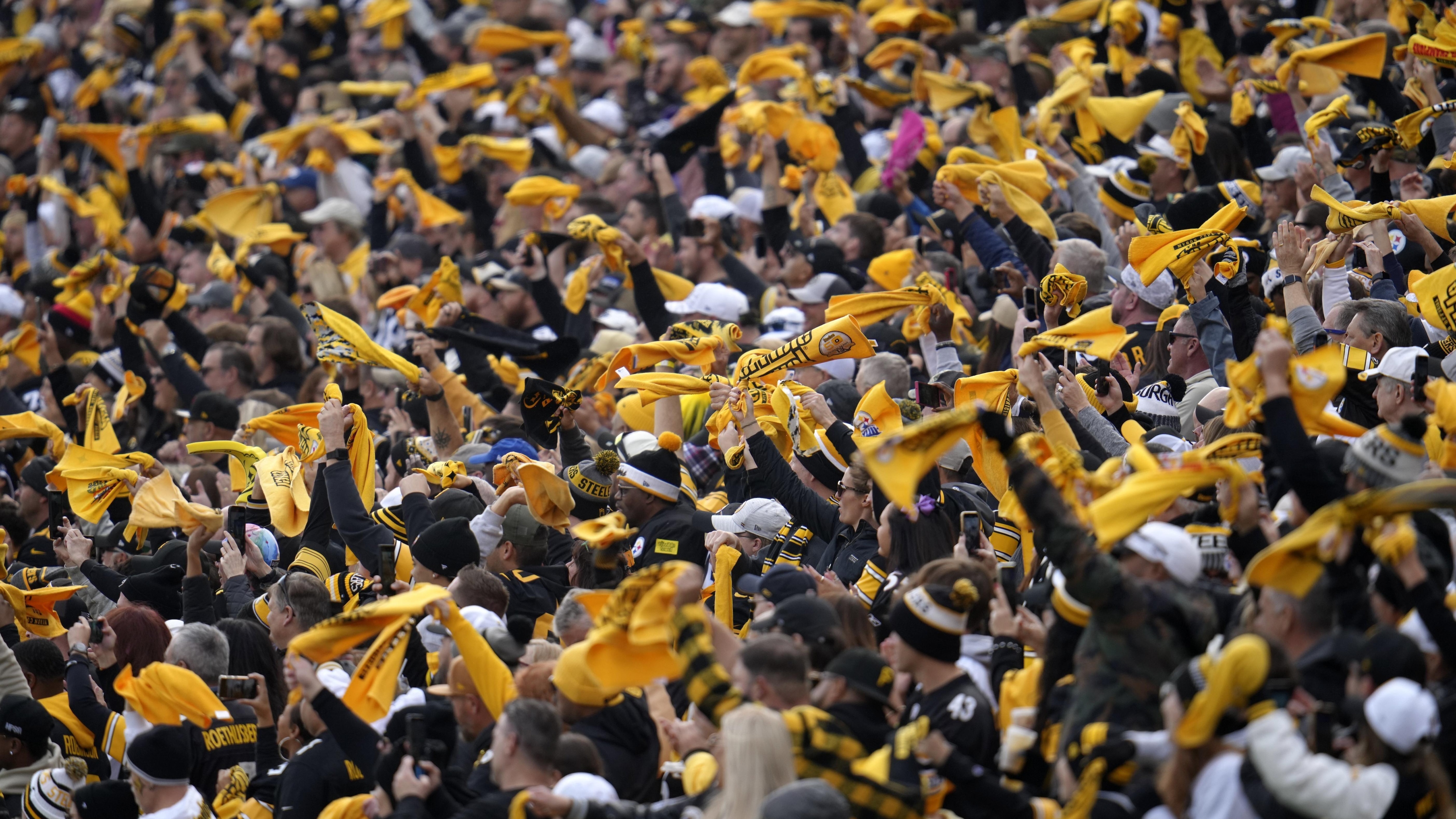 Chargers Troll Steelers' 'Terrible Towel' With Meme Photo After SNF Win