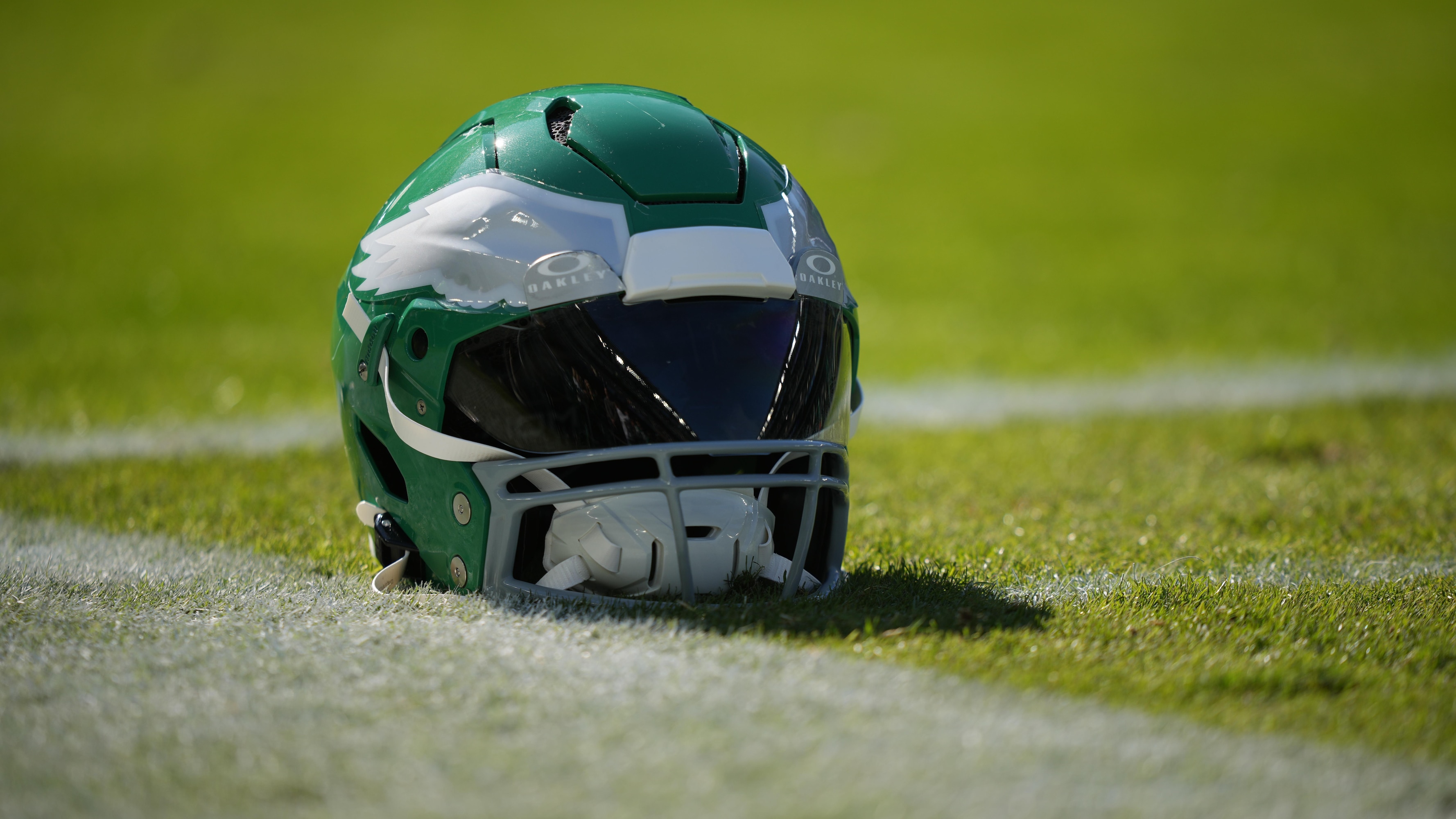 Eagles Reveal New Kelly Green Throwback-Inspired End Zones in Photos ...