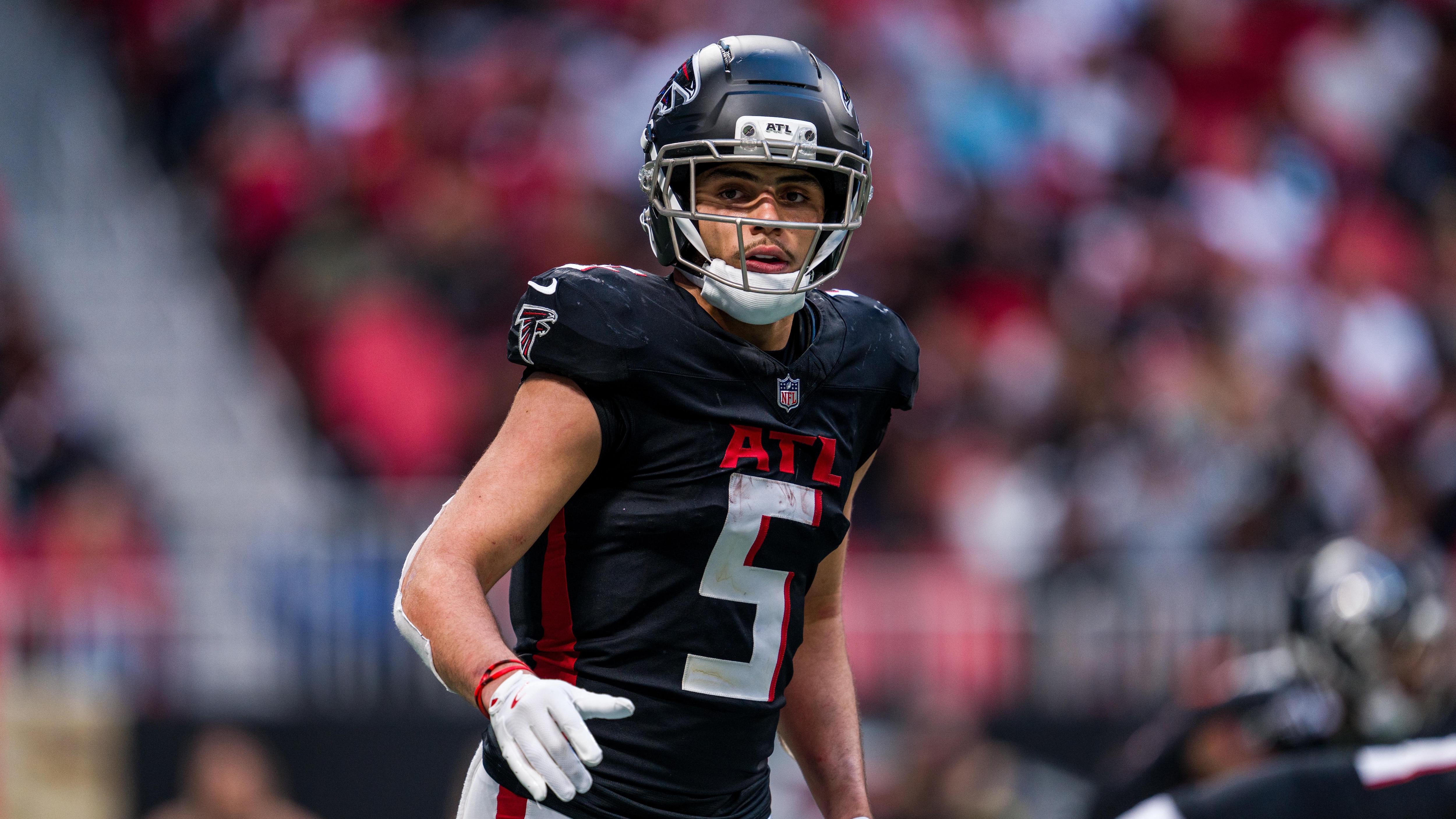 What is Jayden Daniels' Status After Re-Aggravating Elbow Injury on INT ...