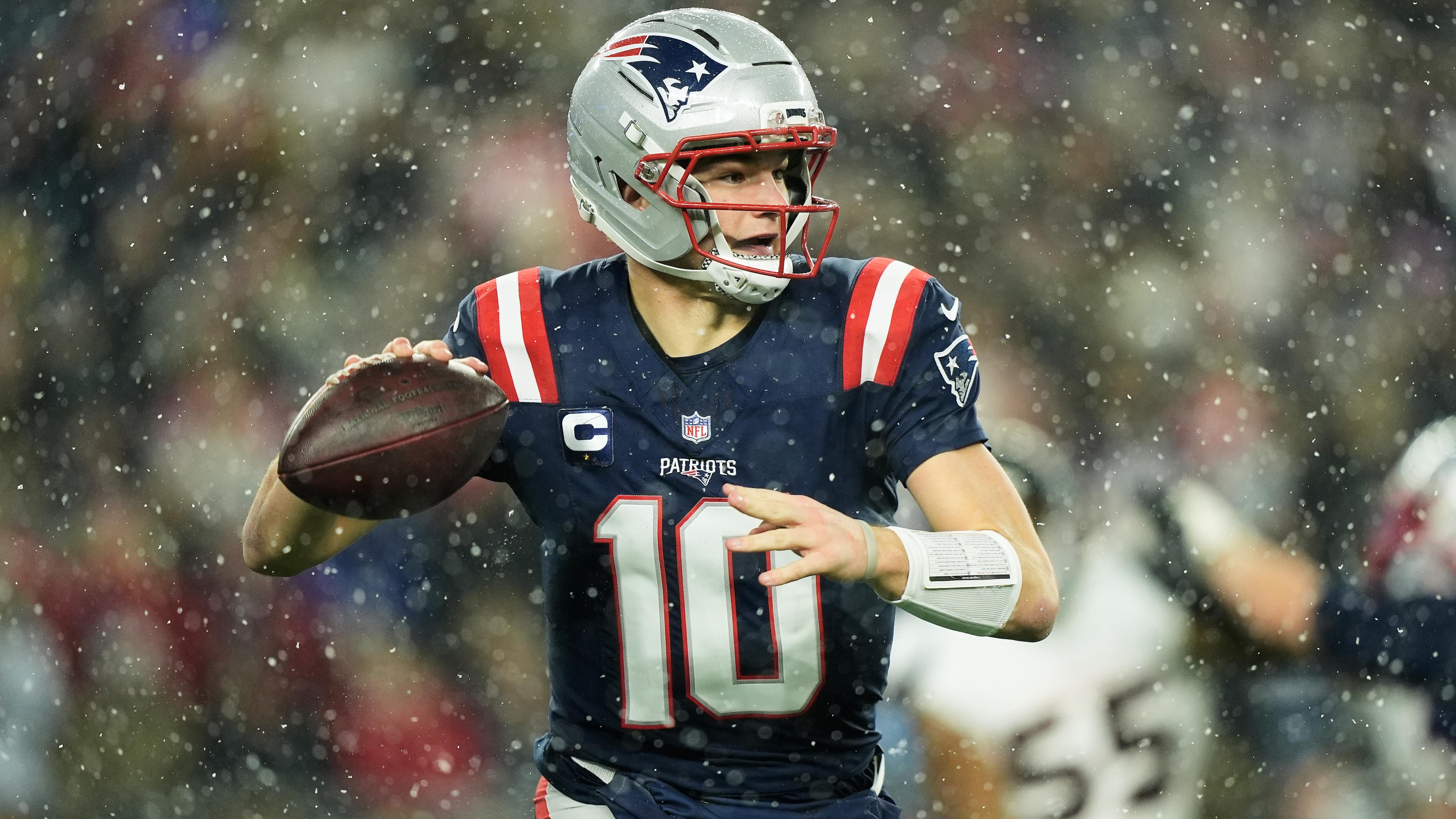Drake Maye, Patriots Beat Texans in Snowy Playoff Game as NFL Fans ...