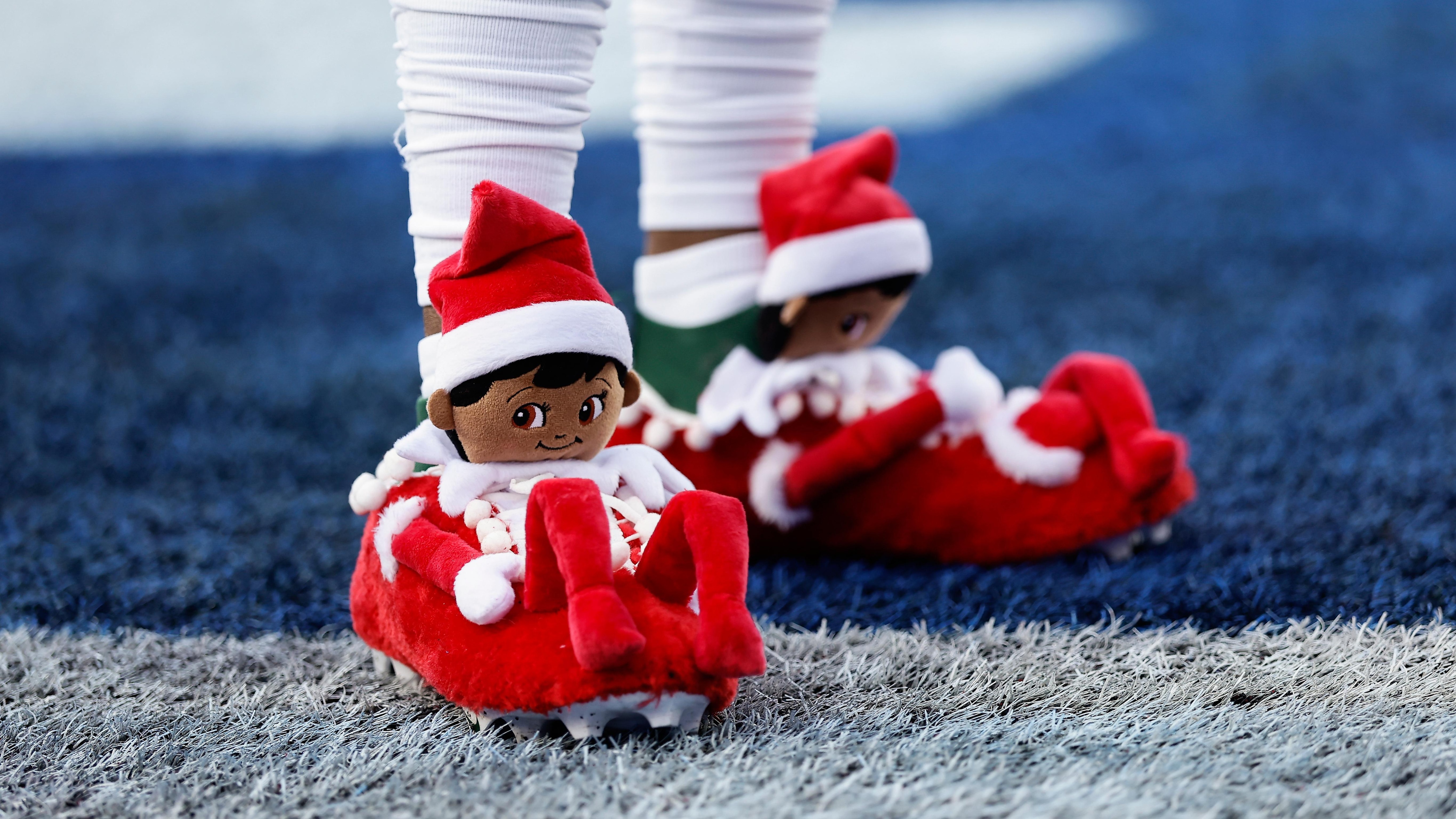 Christmas Elf Cleats Showcased in Viral Photos, Videos of Vikings ...