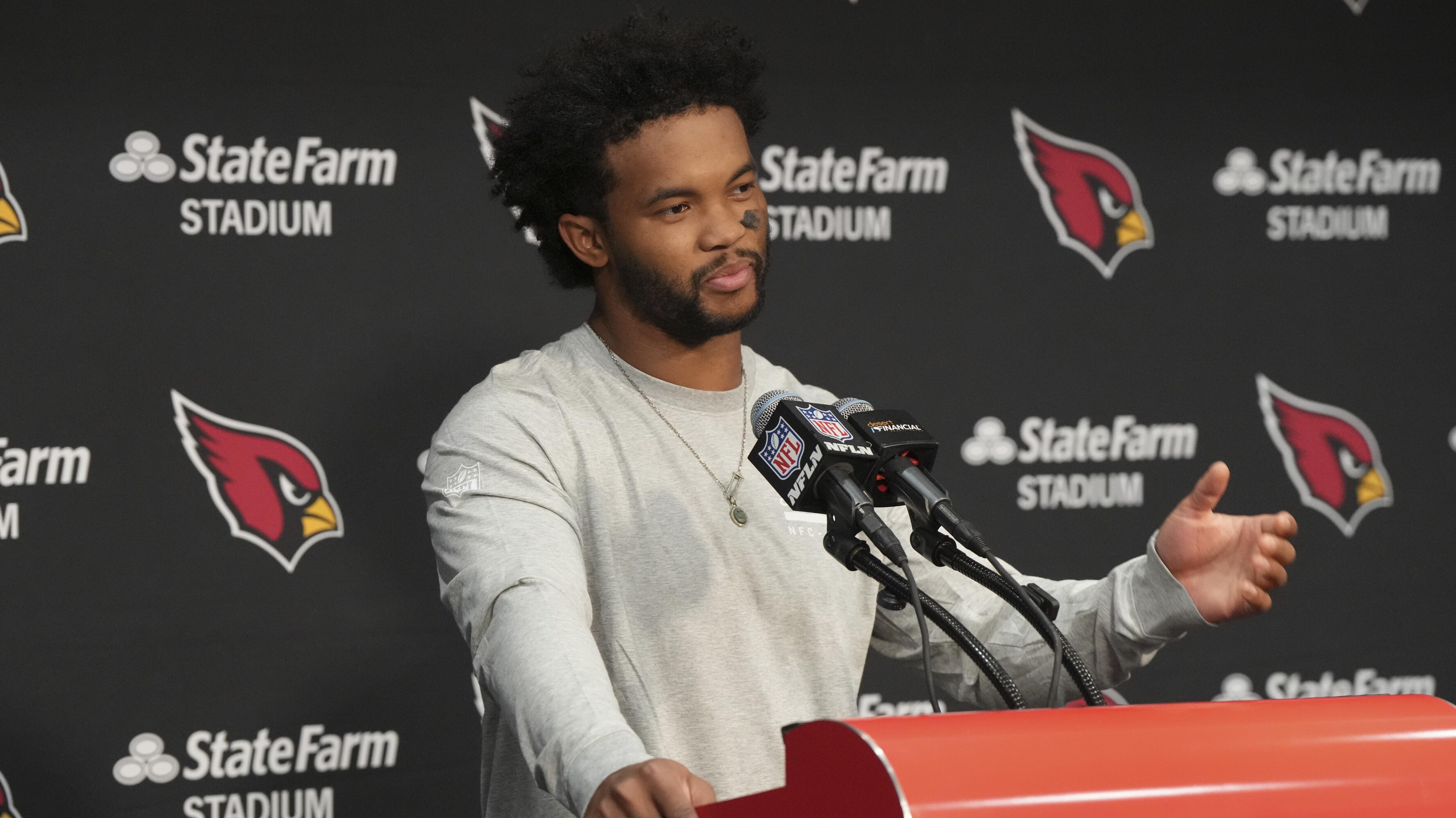 Kyler Murray Apologizes for Wearing Michael Vick Jersey in Photos with ...