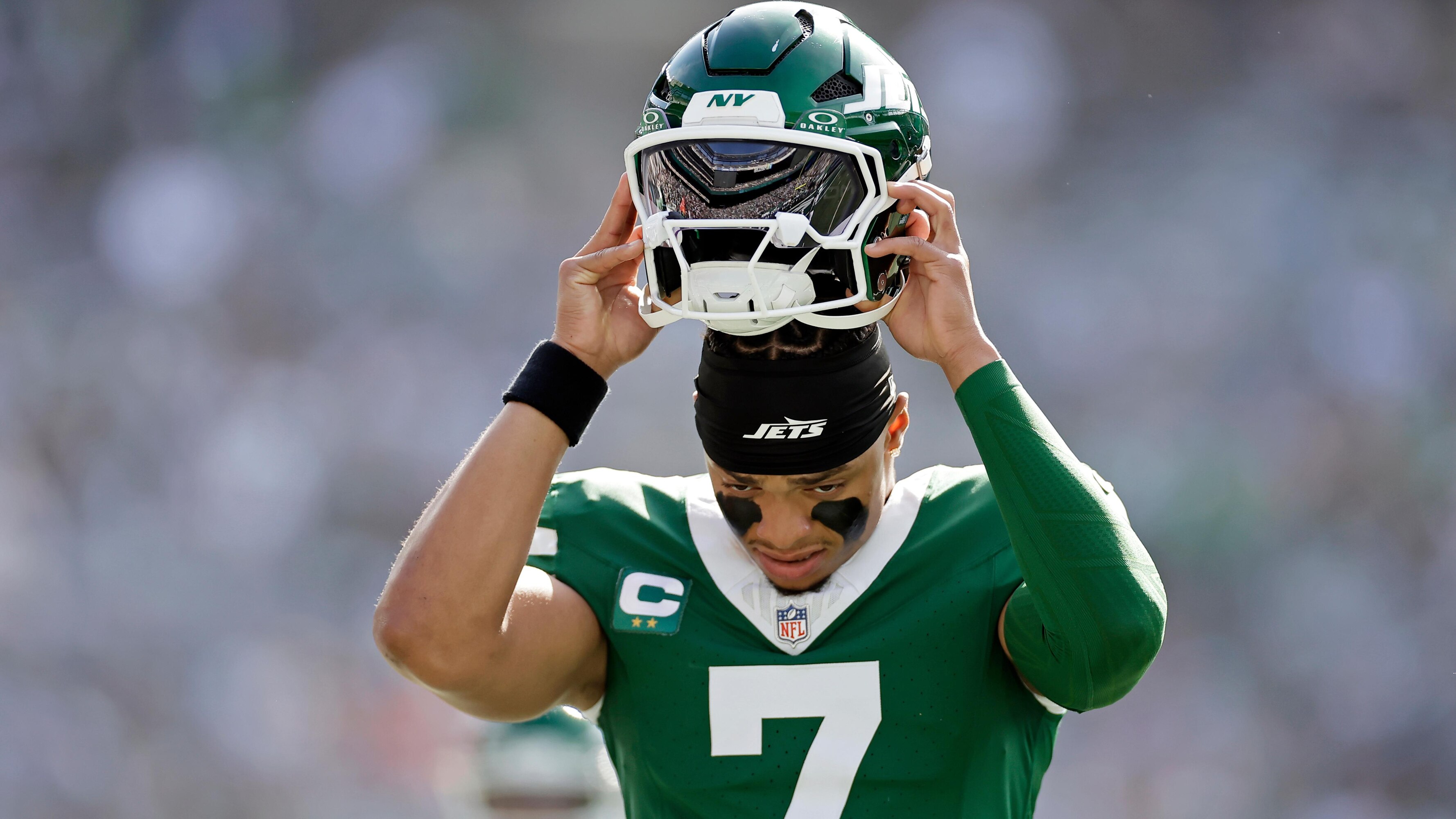 Justin Fields Benched for Tyrod Taylor, Jets' Aaron Glenn Undecided ...