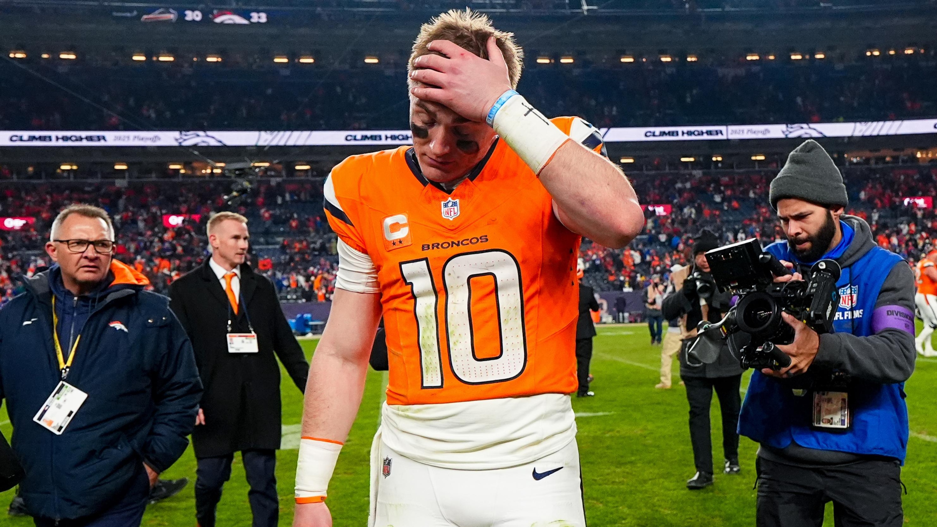 Bo Nix's Wife Izzy Shares Photo of Broncos QB After Season-Ending ...