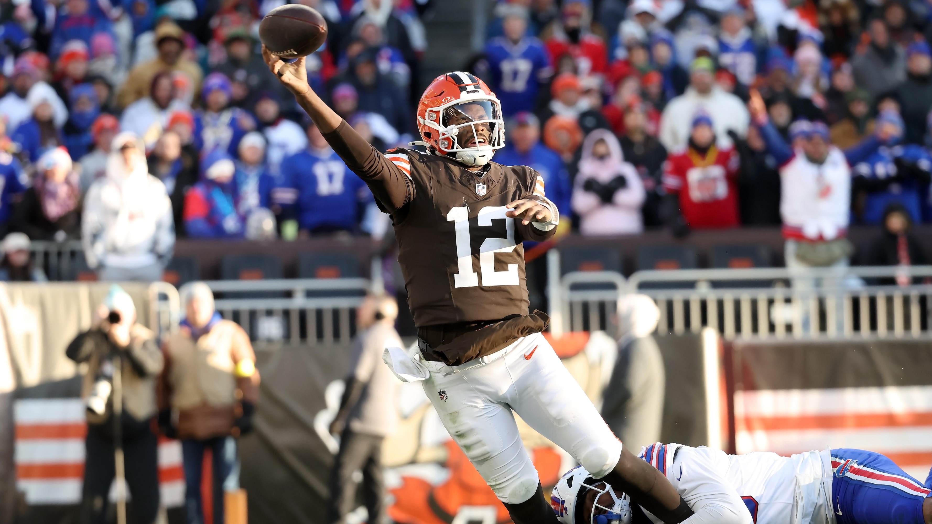 Shedeur Sanders Reacts to Finger Injury on Video After Browns' Loss to ...