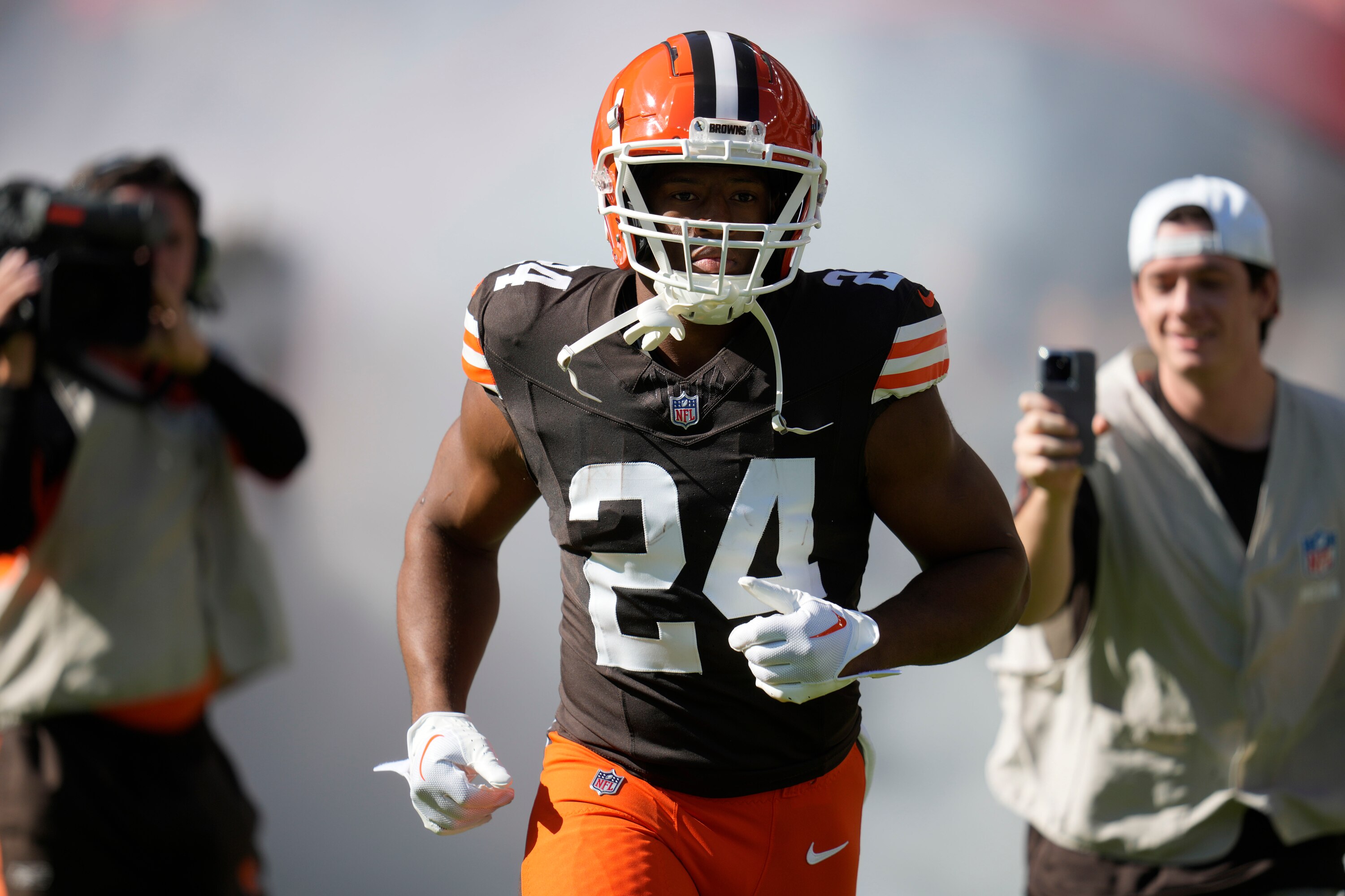 Nick Chubb Posts Workout Video Squatting 500+ Pounds, Warns Critics ...