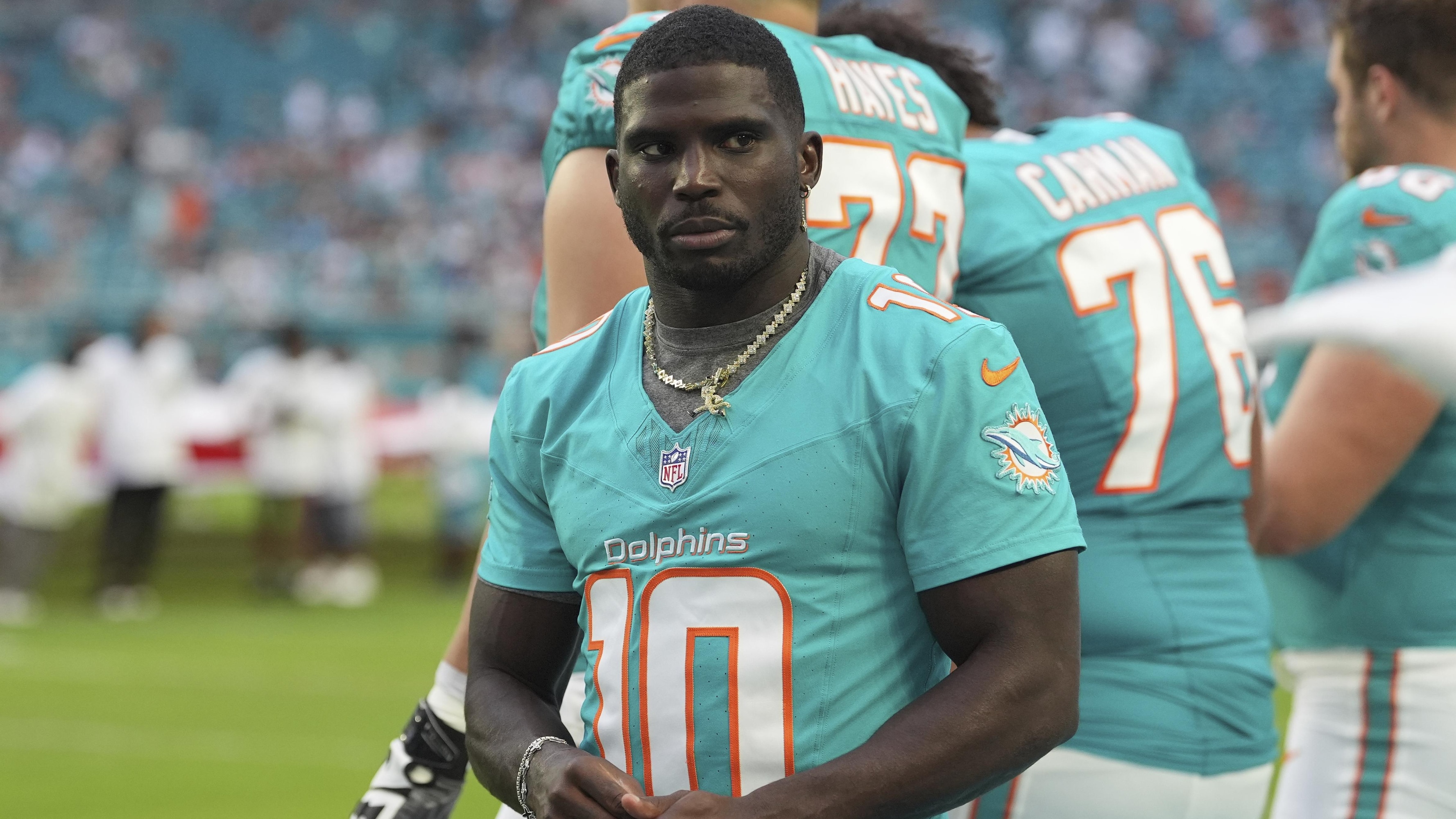 Tyreek Hill Claps Back at Fan Calling Him 'Lamest Dolphin Player All ...