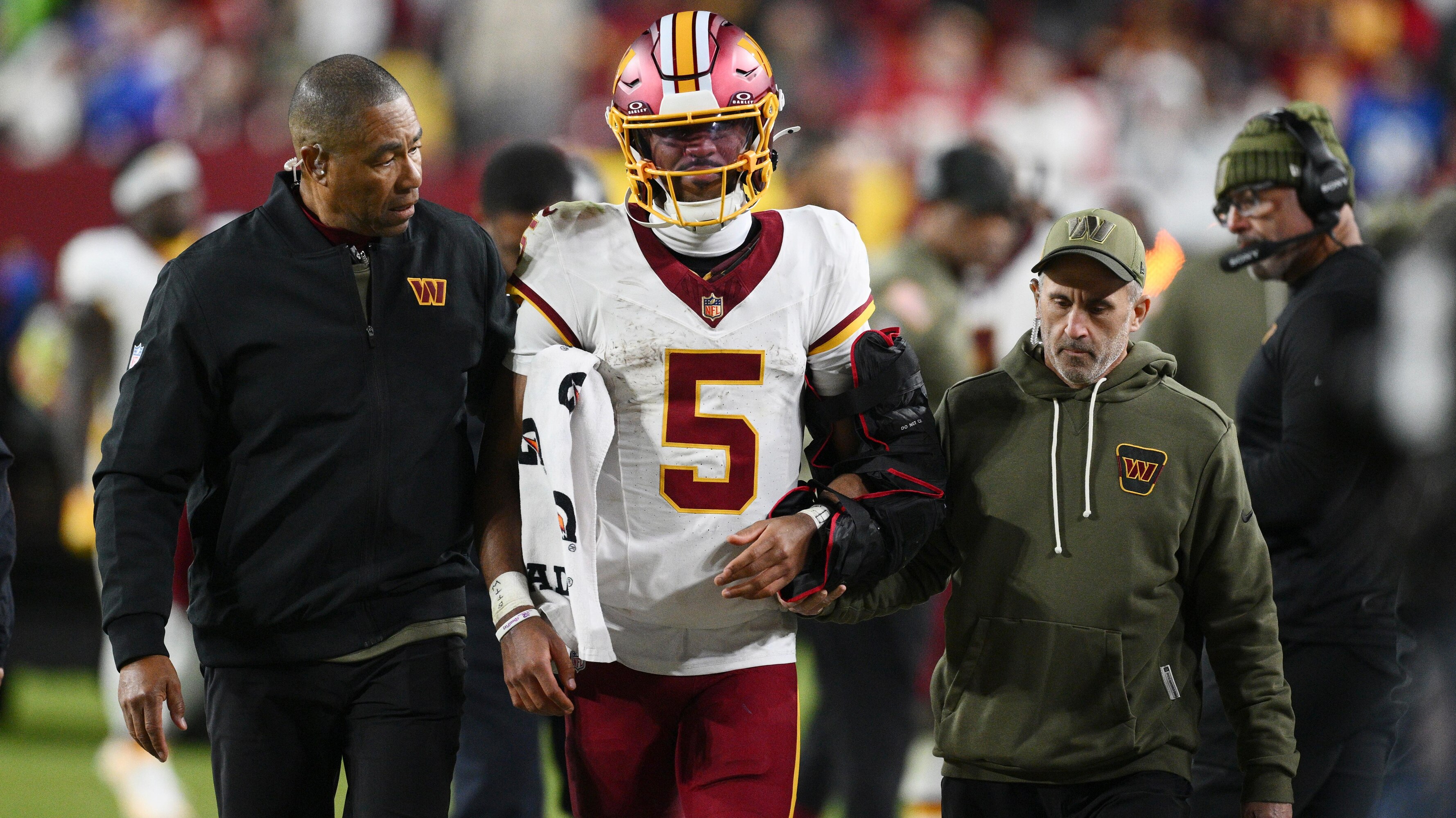 Jayden Daniels Suffers Gruesome Elbow Injury, Latest on Timeline for ...