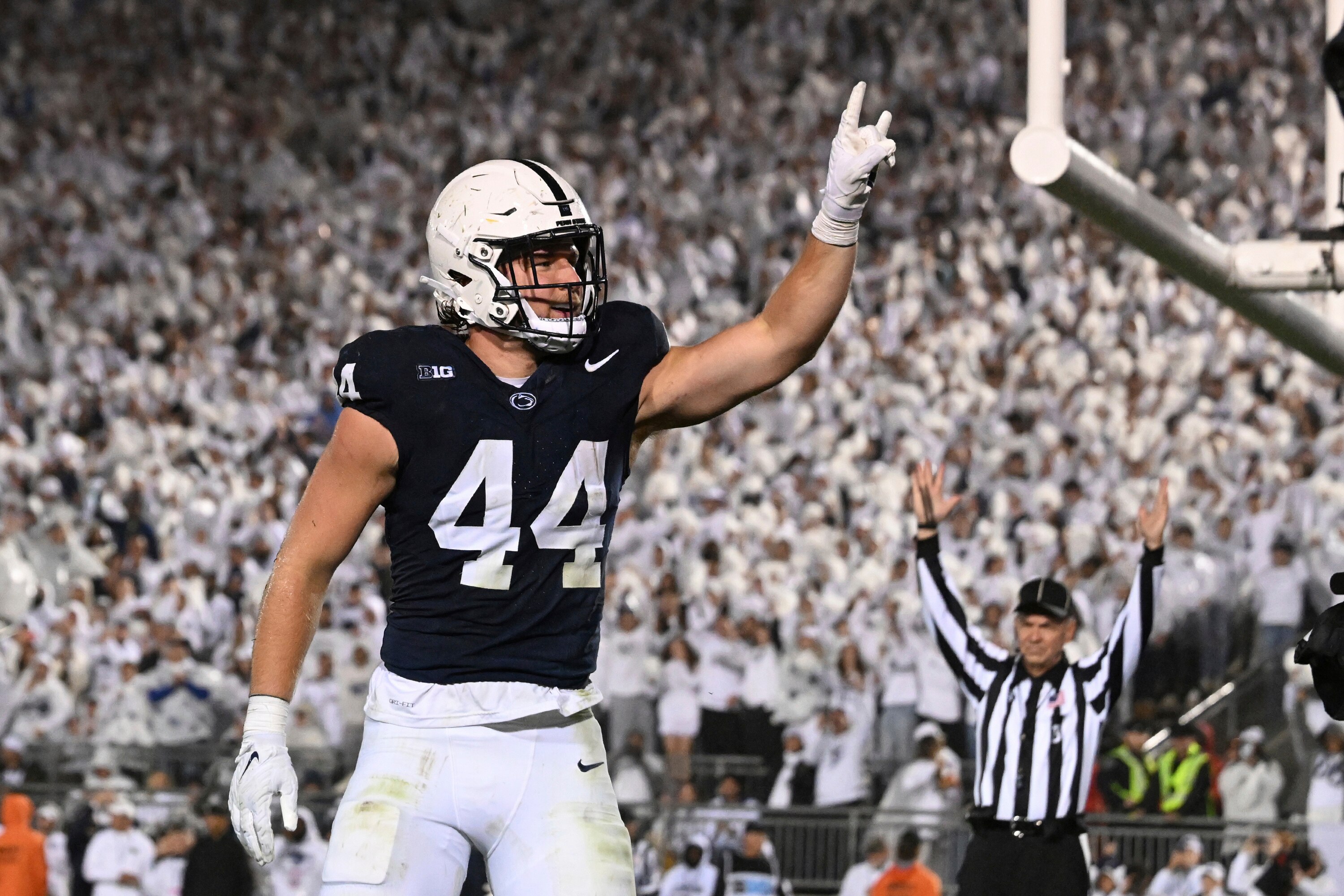 NFL Fans Hype Draft 'Steal' Tyler Warren for Colts' Richardson, Daniel ...