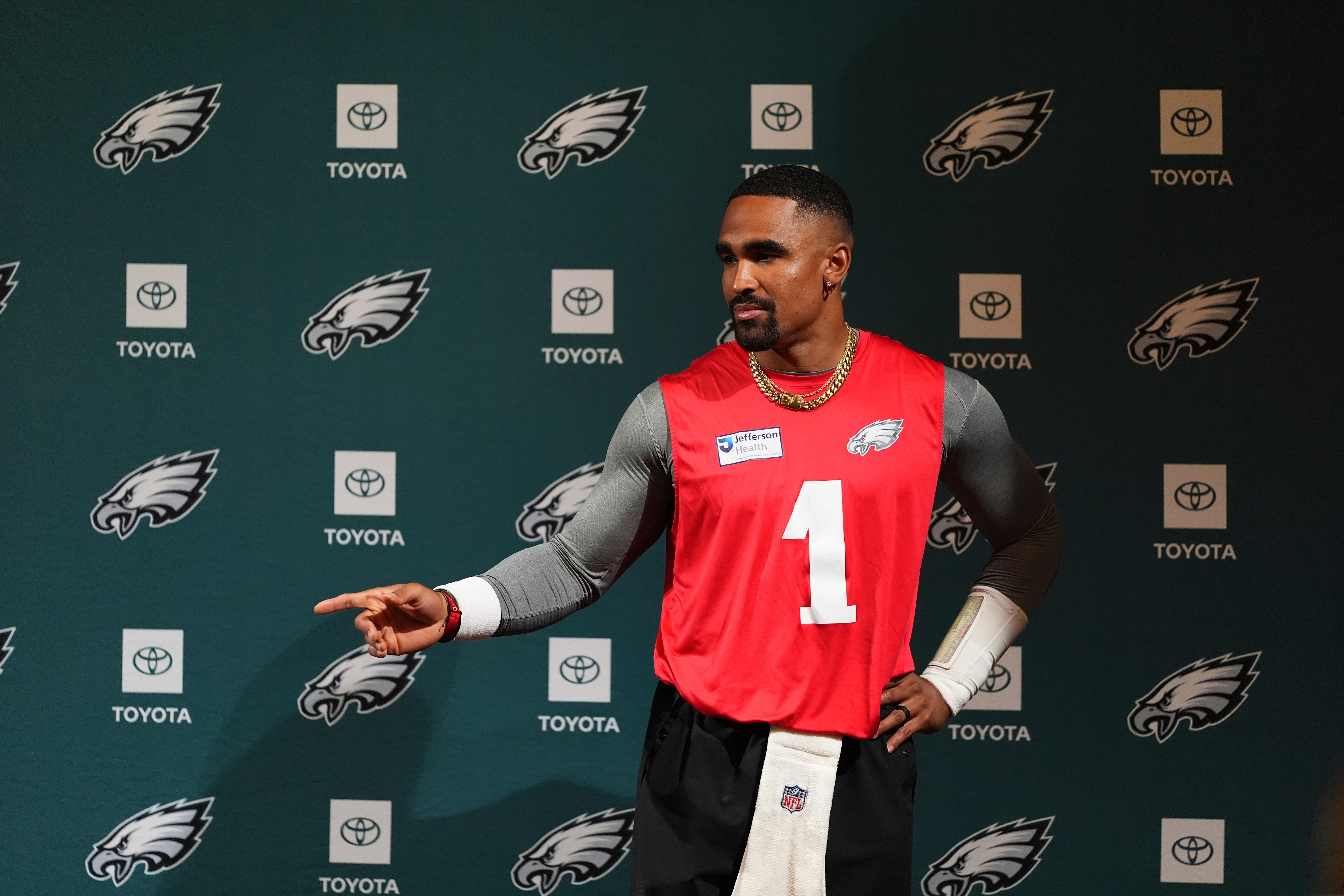 Jalen Hurts Not Reflecting on Eagles' Super Bowl Win, Focused on 2025 ...
