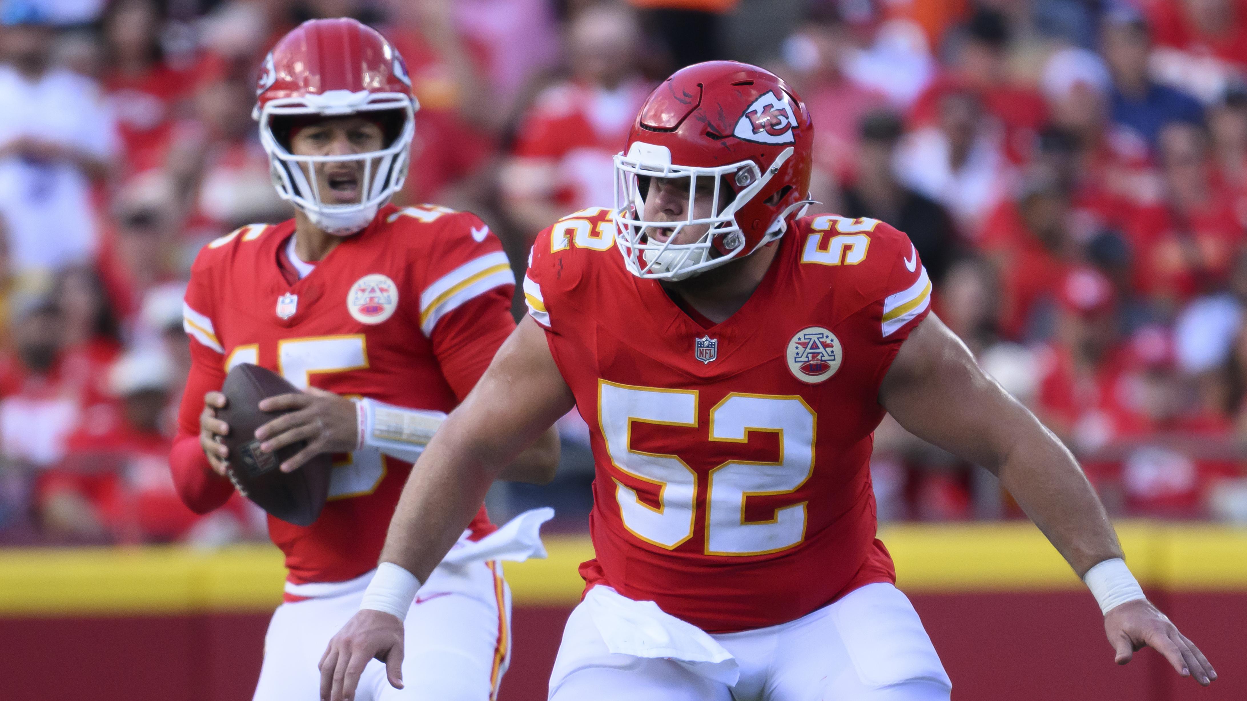Patrick Mahomes' Holiday Gifts to Chiefs' O-Line Revealed in Photo ...