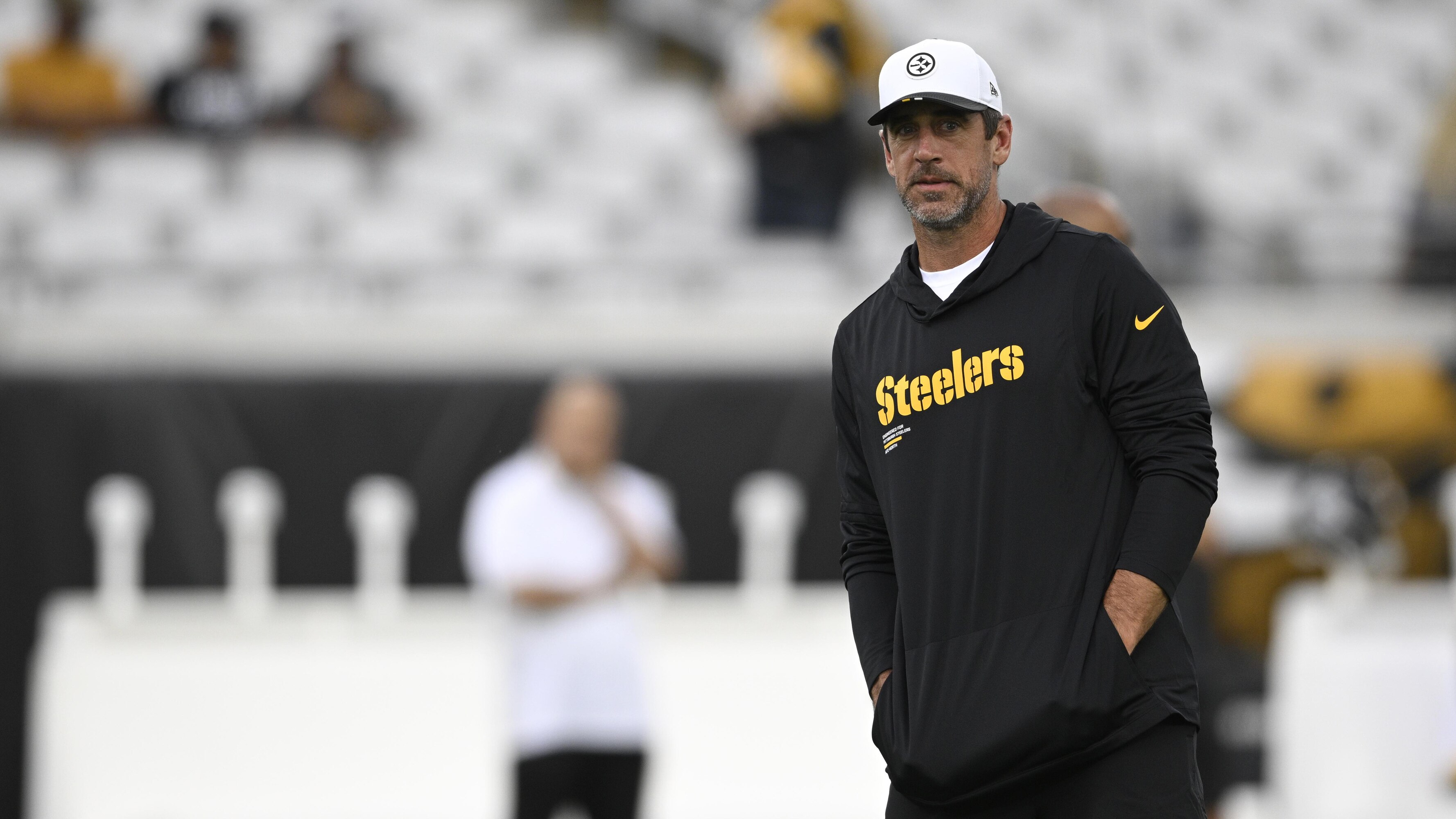 Aaron Rodgers Suffers Shin Injury During Steelers Practice, Doesn't ...
