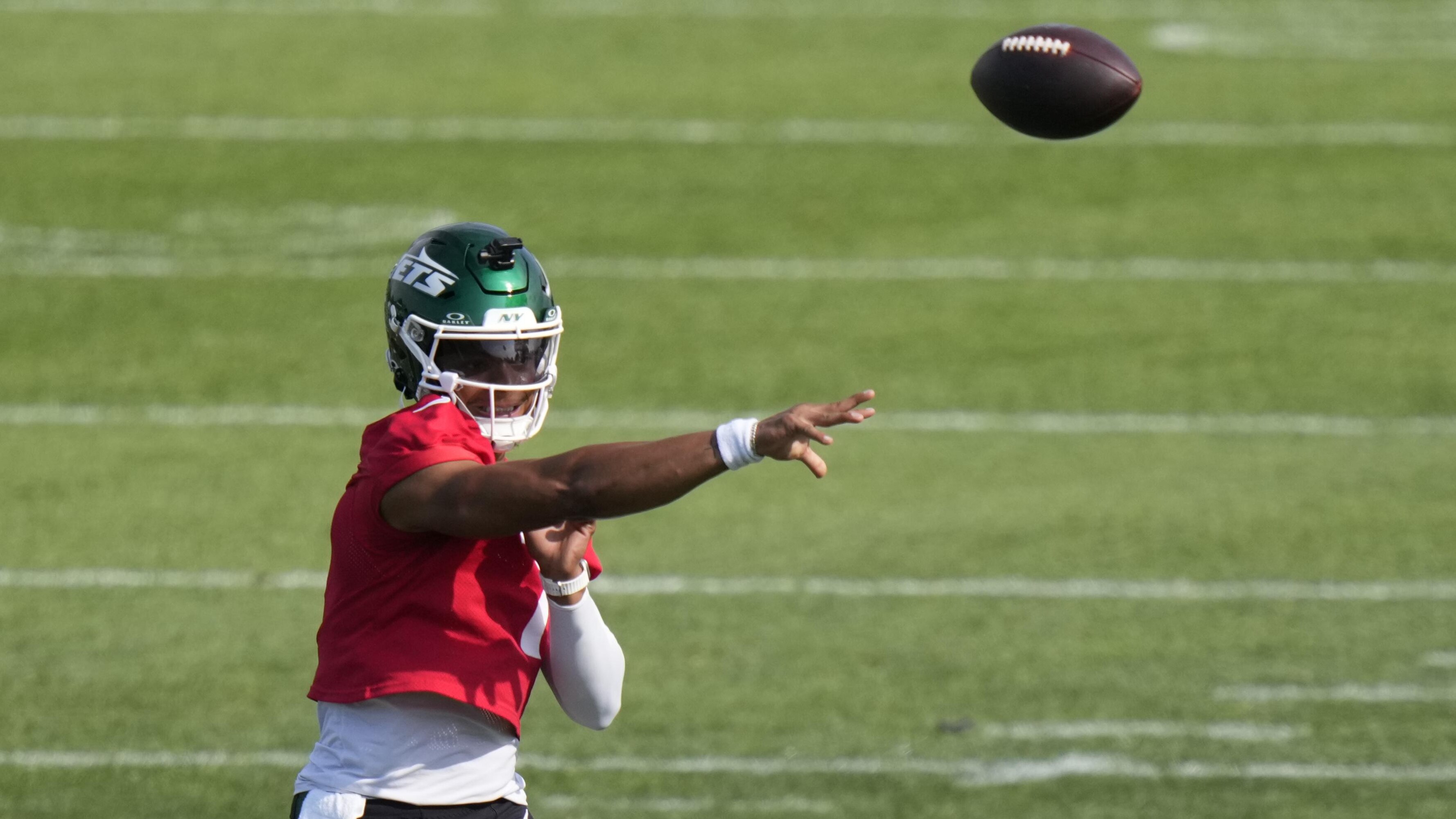 Jets' Justin Fields Was 'Eager to Get Back on the Field' After Toe Injury