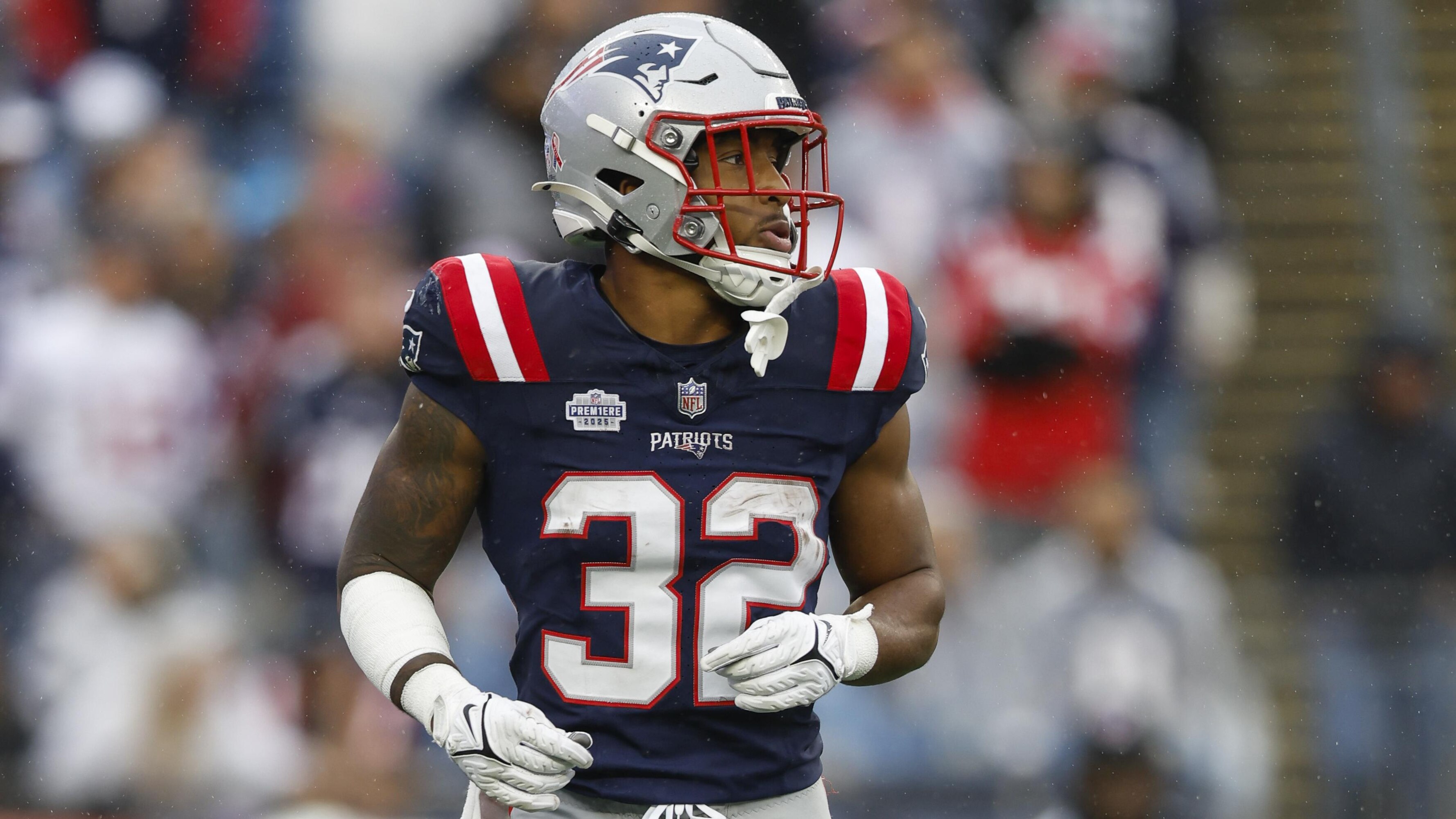 Patriots' TreVeyon Henderson Announces Engagement to Girlfriend in Instagram Photo