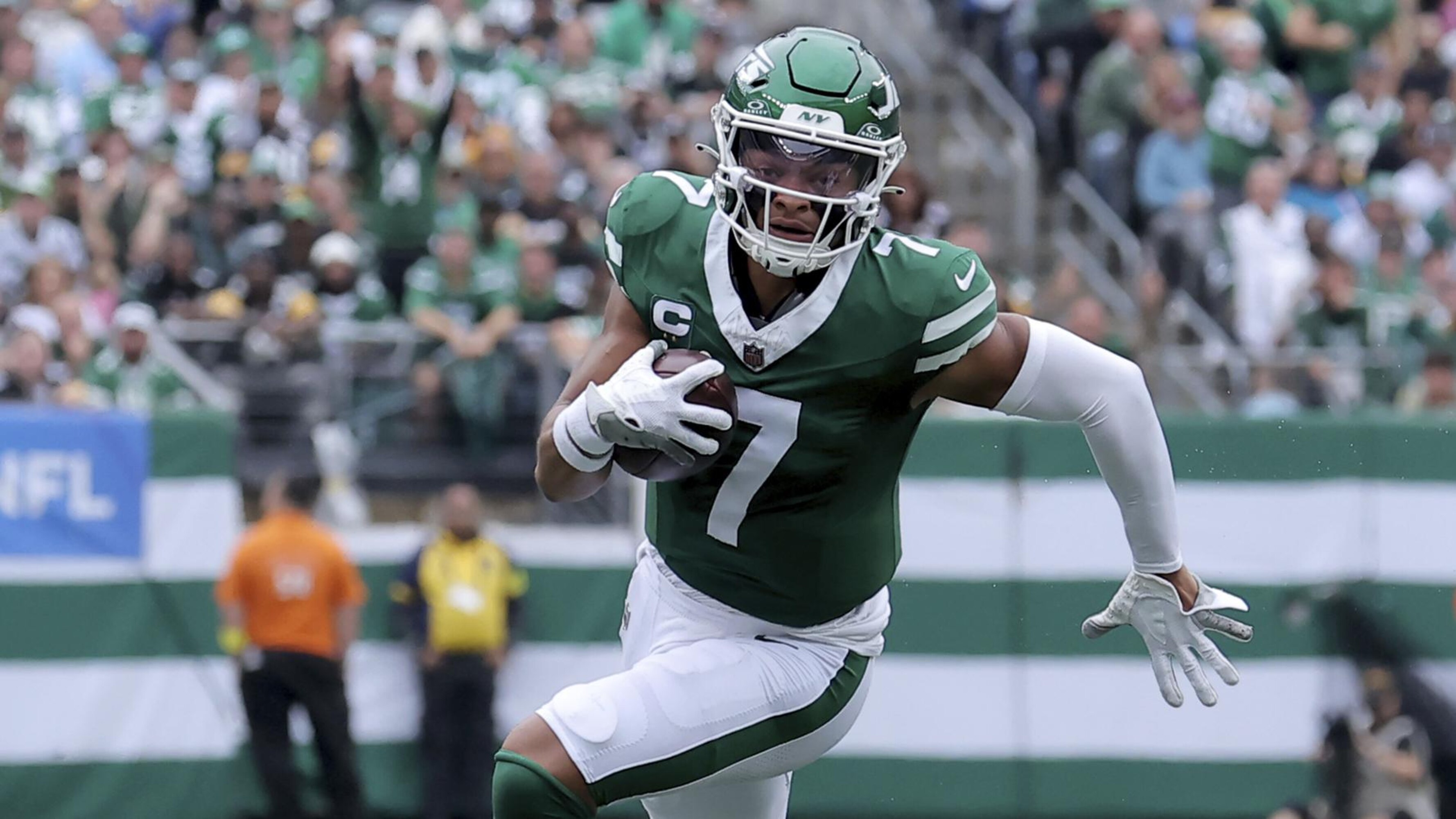 Justin Fields to Start for Jets vs. Dolphins After Clearing Concussion Protocol