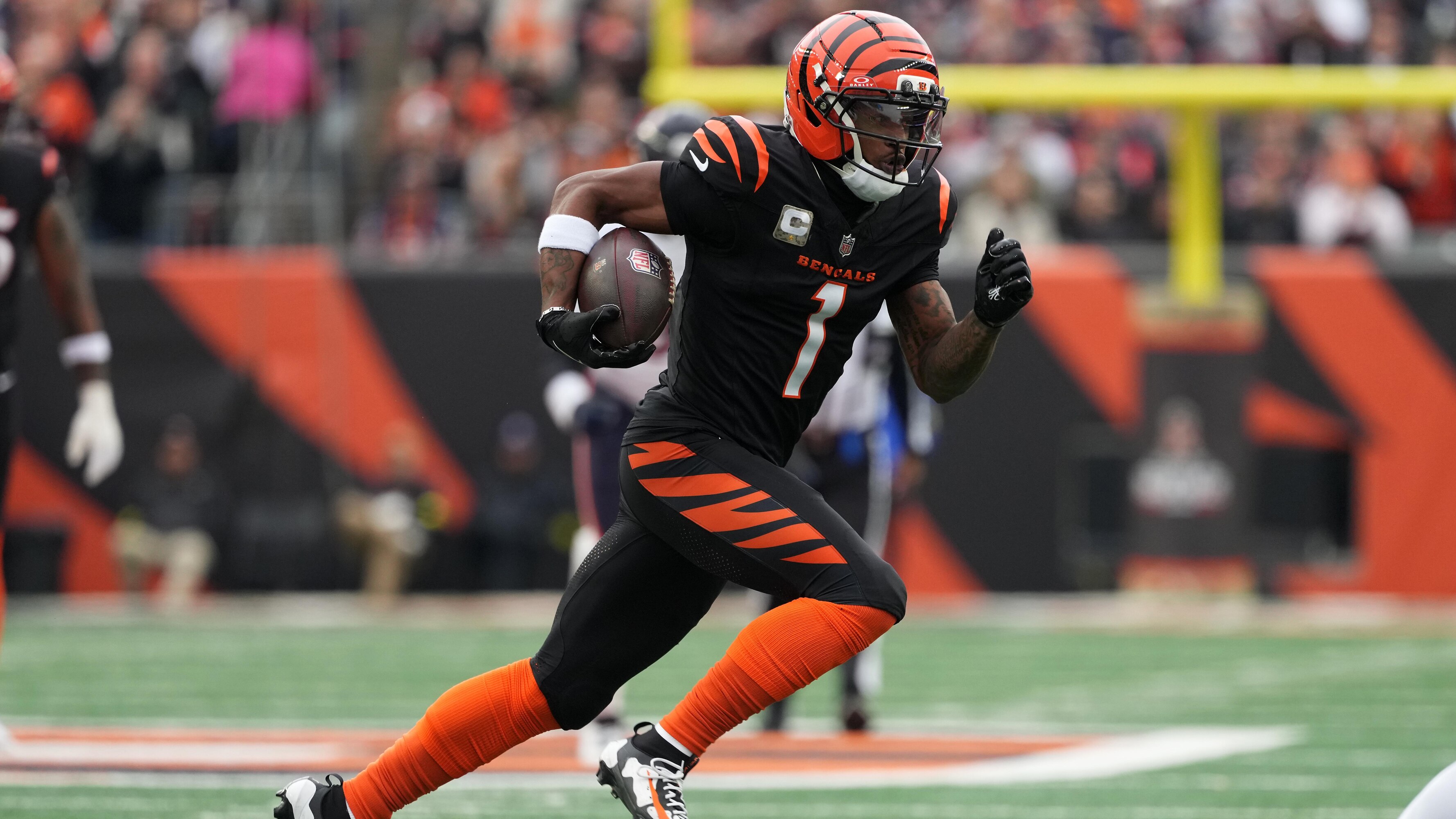 Ja'Marr Chase Caught on Hot Mic Video After Bengals' 47-42 Loss to ...