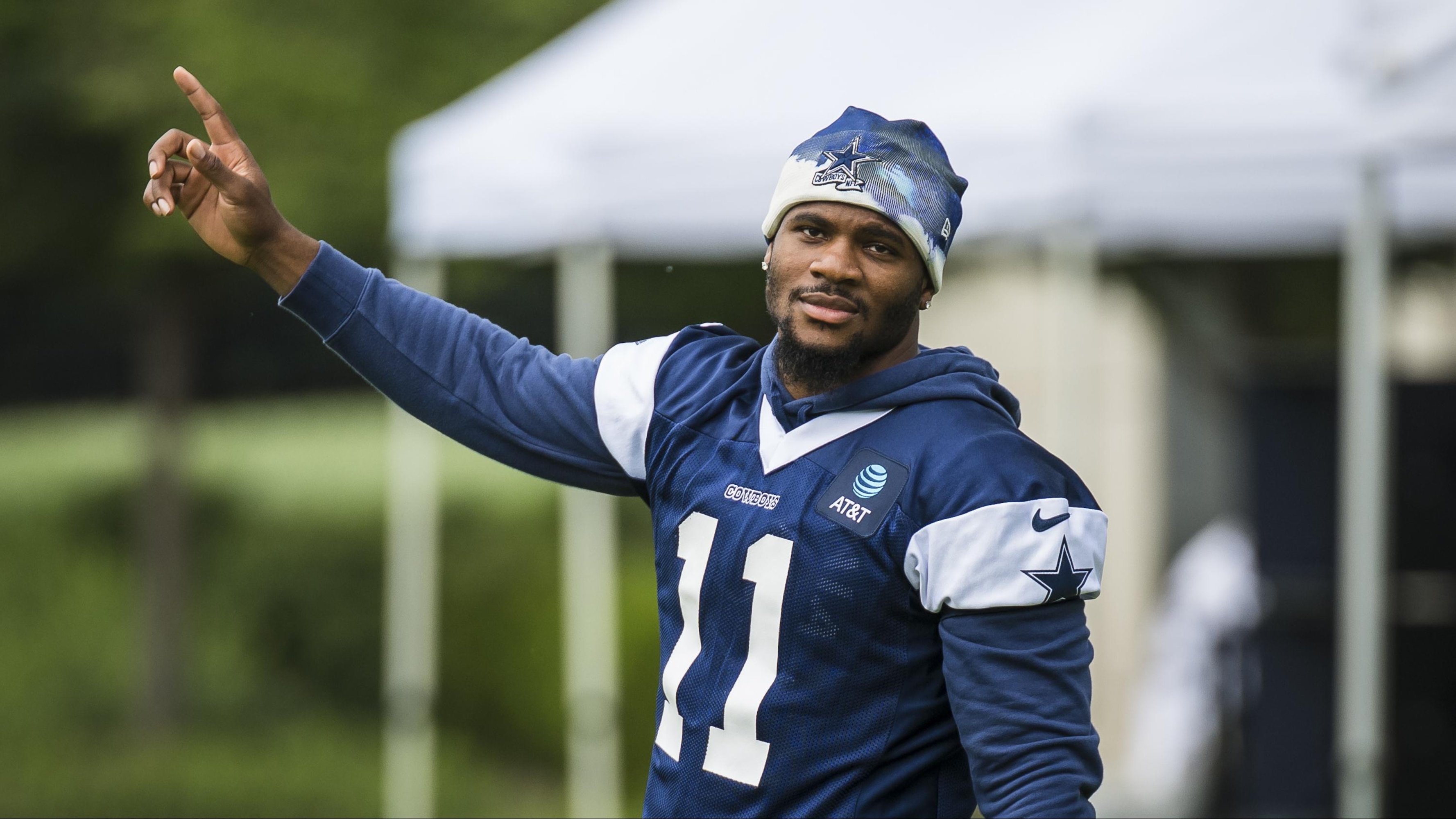 Cowboys' Jerry Jones Not Considering Micah Parsons Trade Amid Contract Hold-In