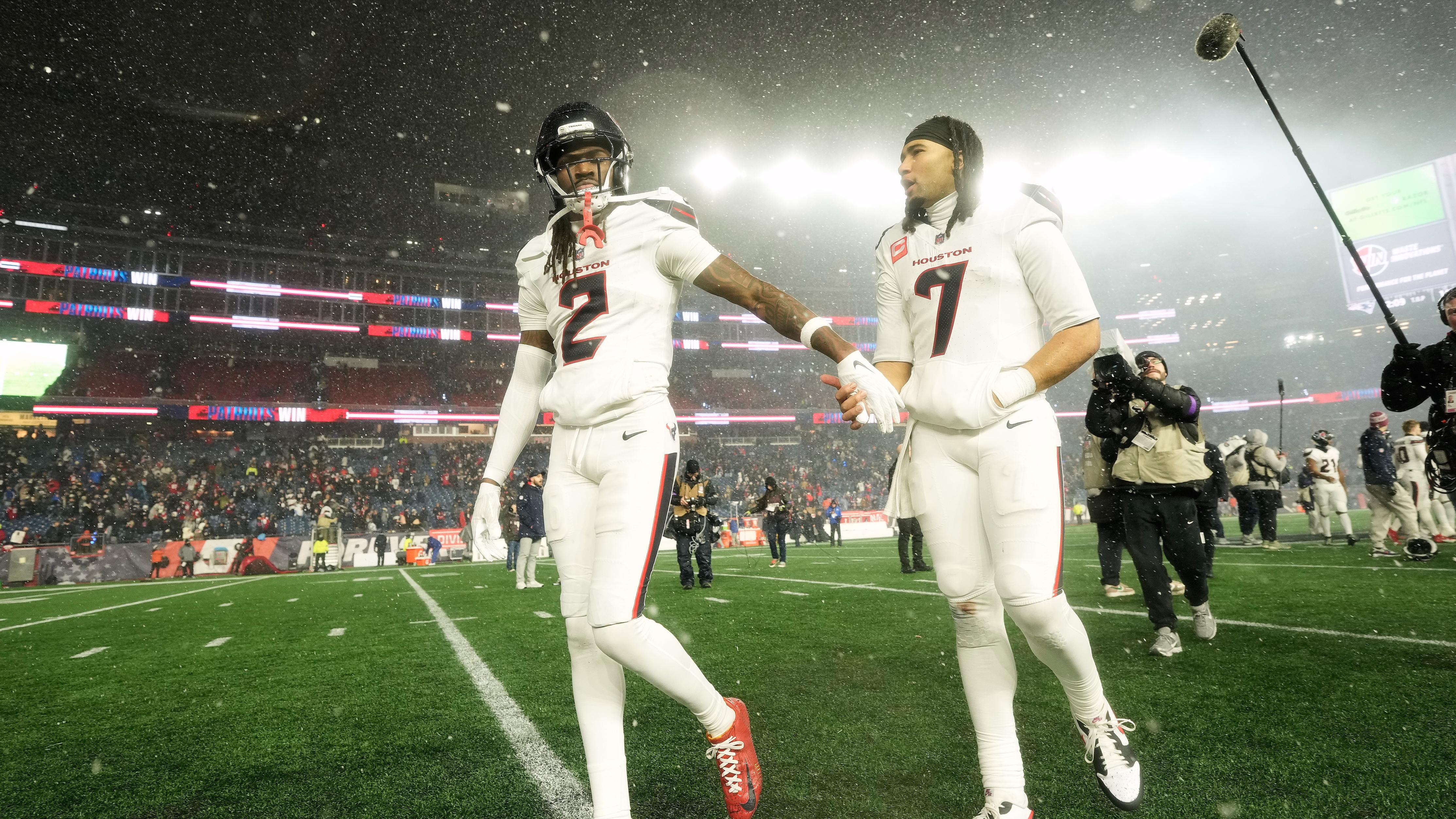 Texans Plane Reportedly 'Still in the Air' amid Weather Delays Trying ...
