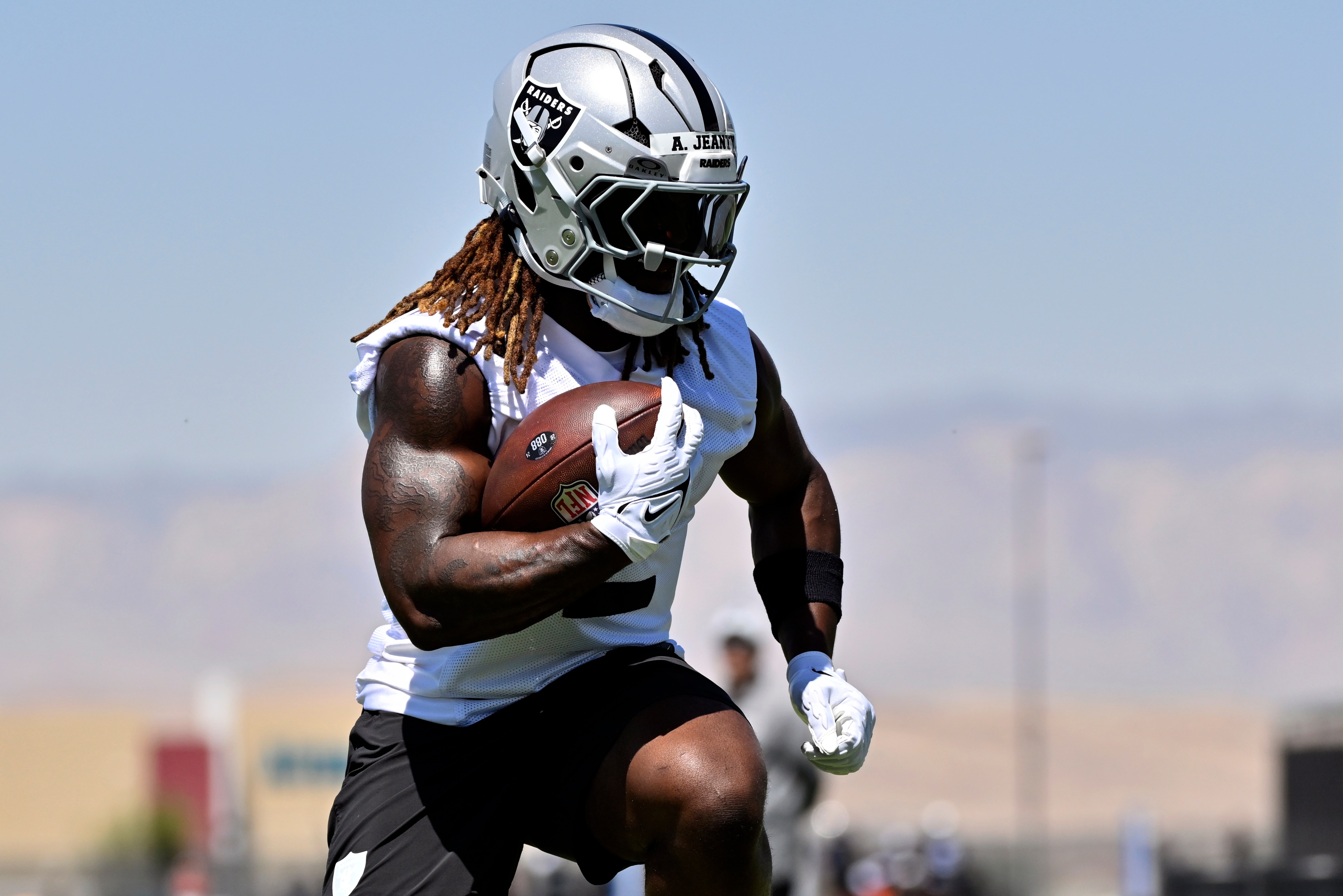 Ashton Jeanty, Omarion Hampton, Players Most Likely to Win 2025 Offensive ROY Award