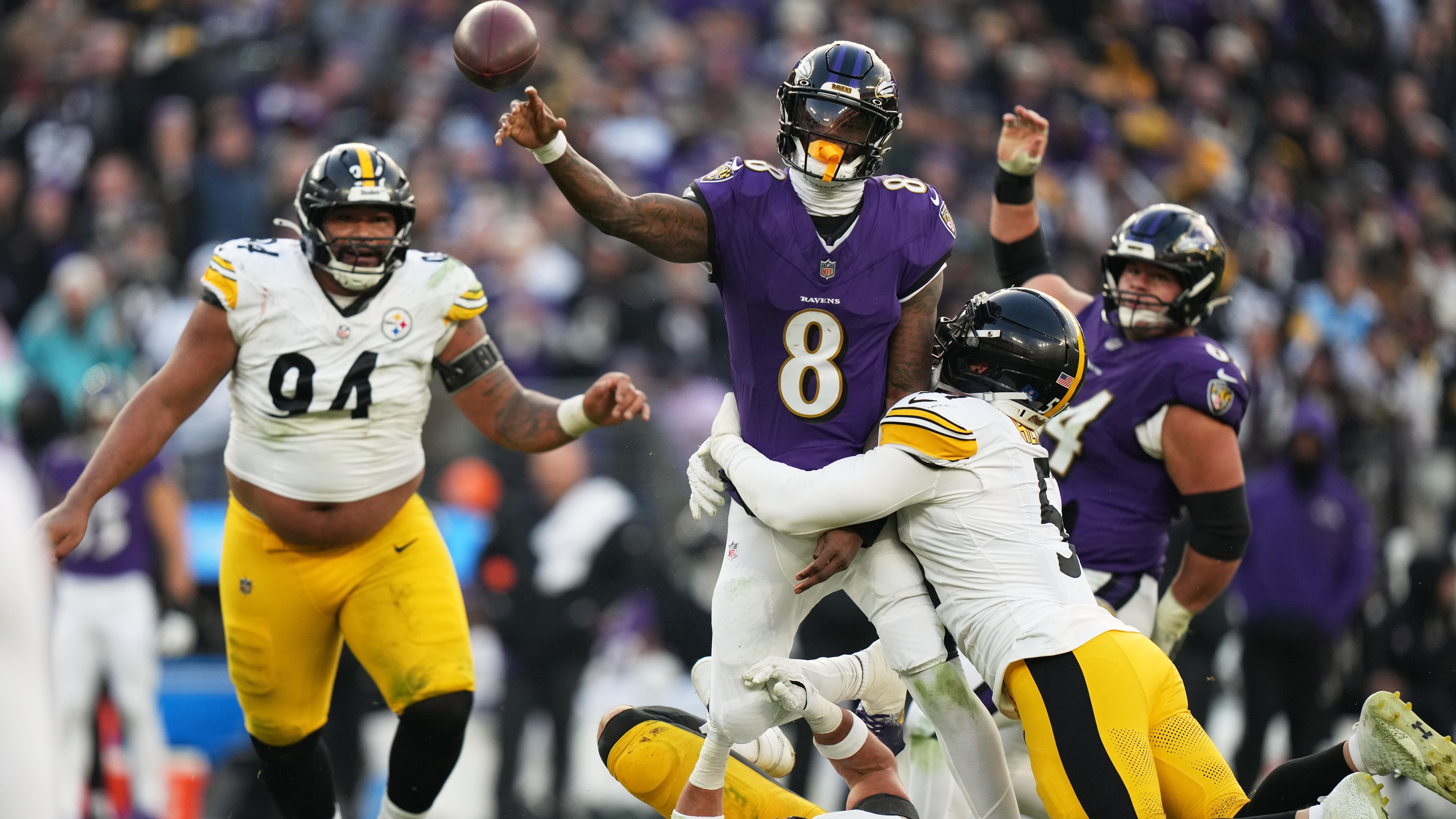 Lamar Jackson Criticized by Fans as Ravens Lose to Steelers in Key AFC ...