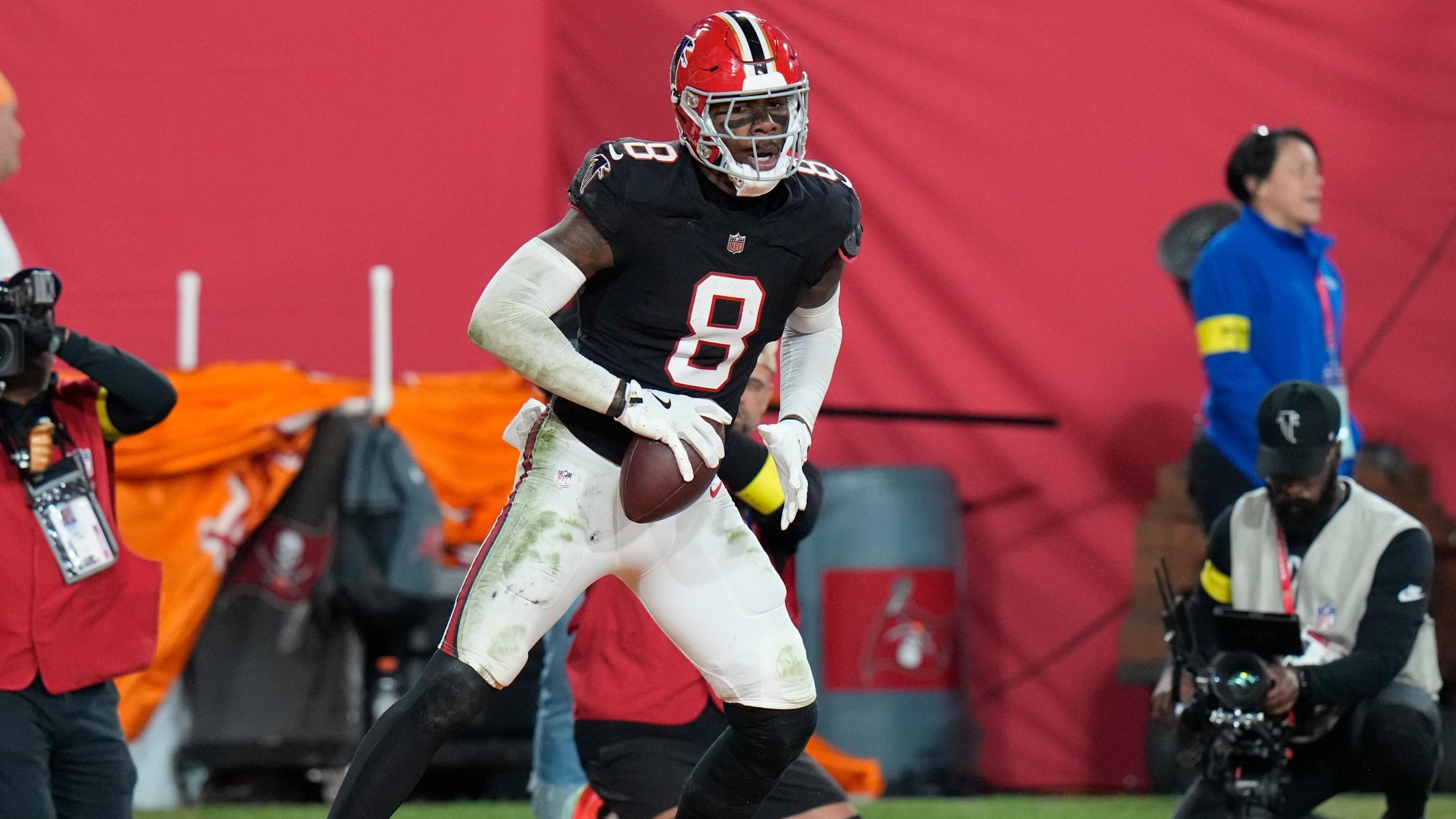 Kyle Pitts' Epic 3-TD Game Stuns Fantasy Football Fans During Falcons ...