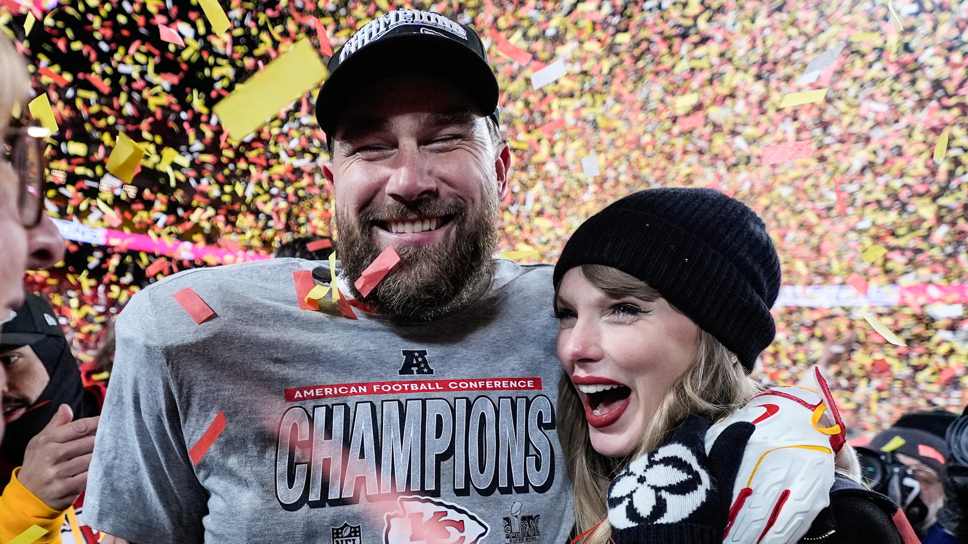 Taylor Swift Reveals How Her Mom Convinced Her to Start Dating Travis Kelce